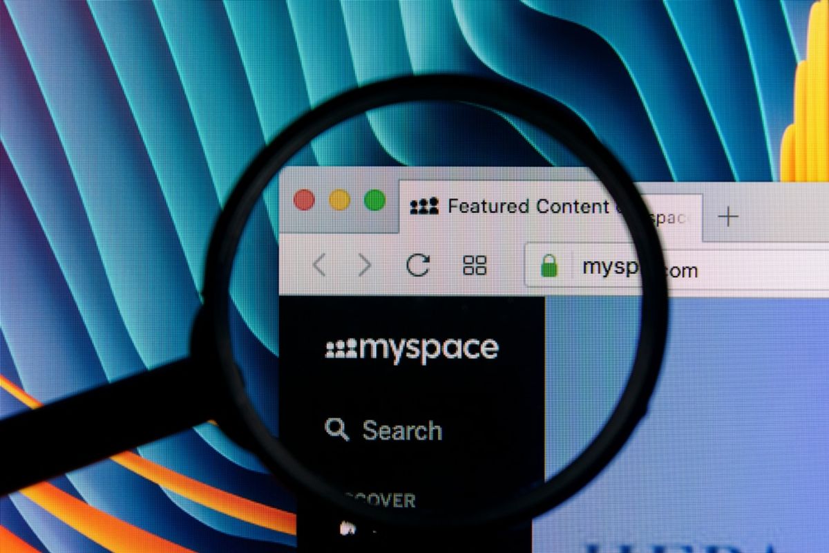 The Rise and Fall of Myspace: A Social Media Tale