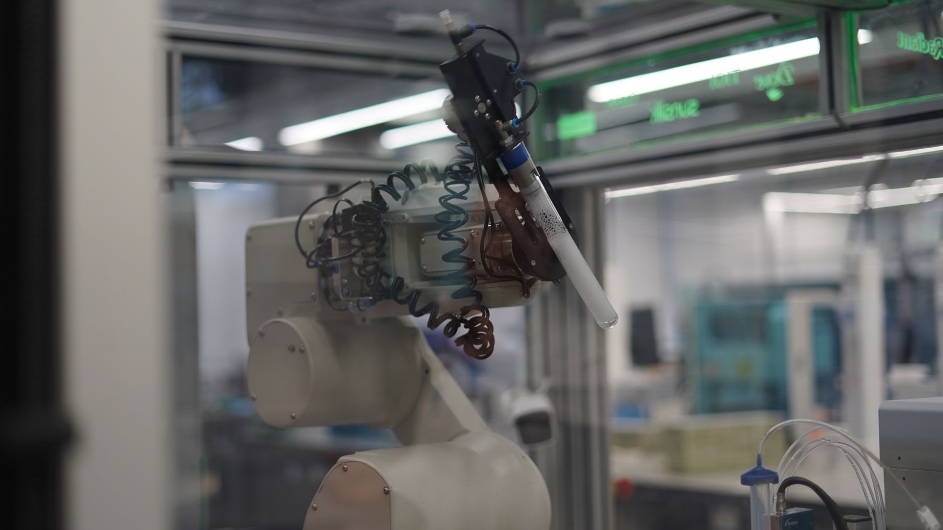 How robots help design our beauty products | Unilever