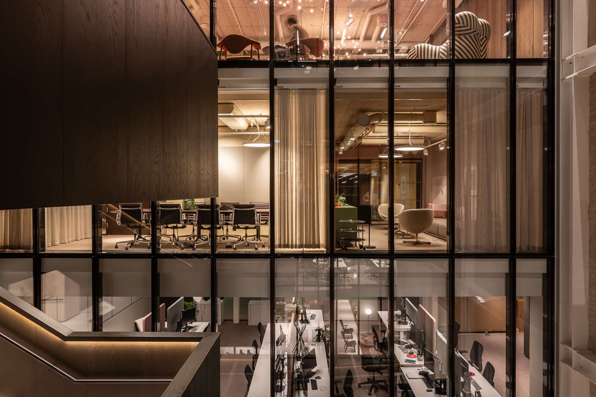 Enhance your hybrid meeting spaces with Microsoft Teams and Huddly