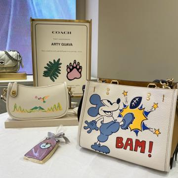 글로벌 아트 마케팅 에이전시, PrtSc(프린트스크린) | Project - Coach Pacific Centre 재오픈 기념 ...