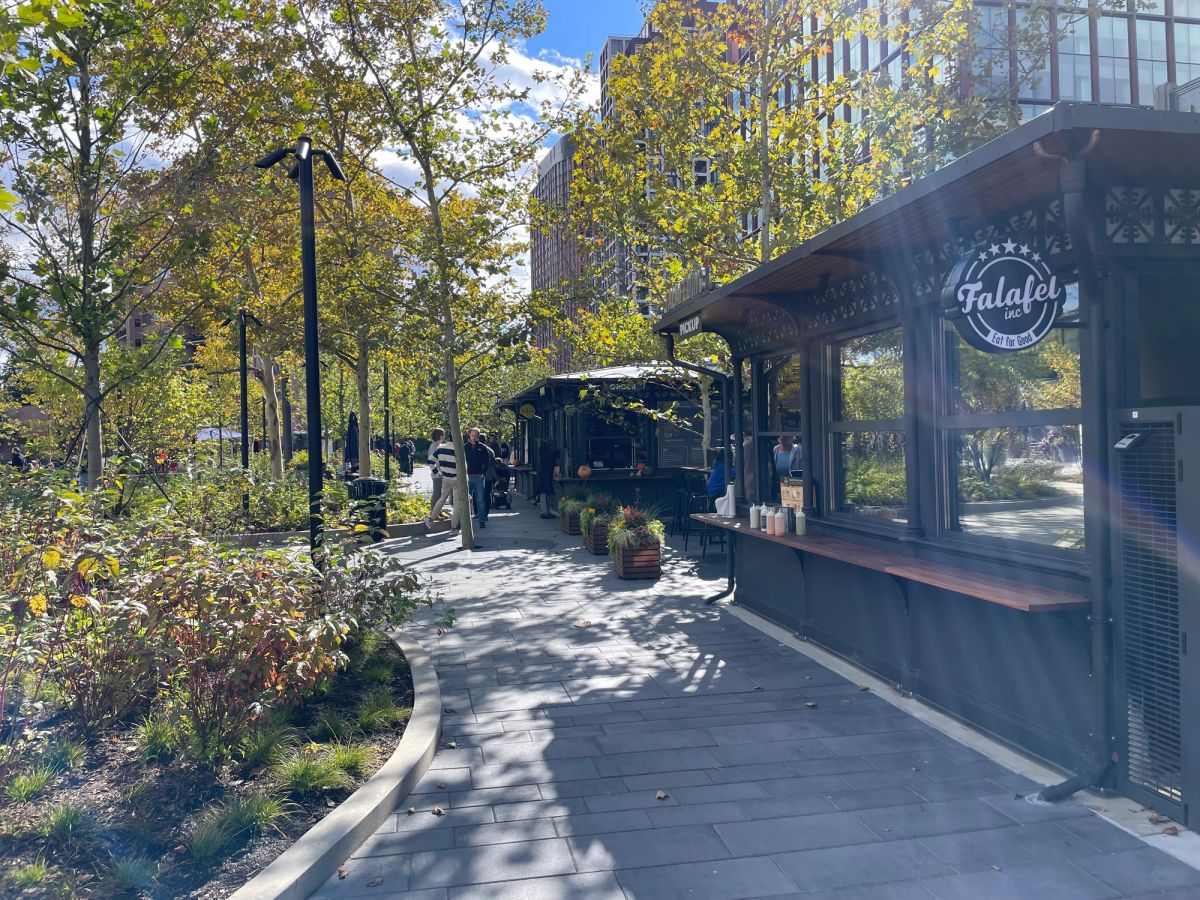 Get To Know Arlington's New Outdoor Food Court - City Cast DC