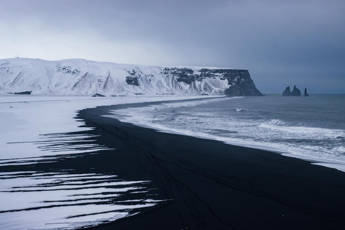 Guide de Reynisfjara: une plage de sable noir unique en son genre