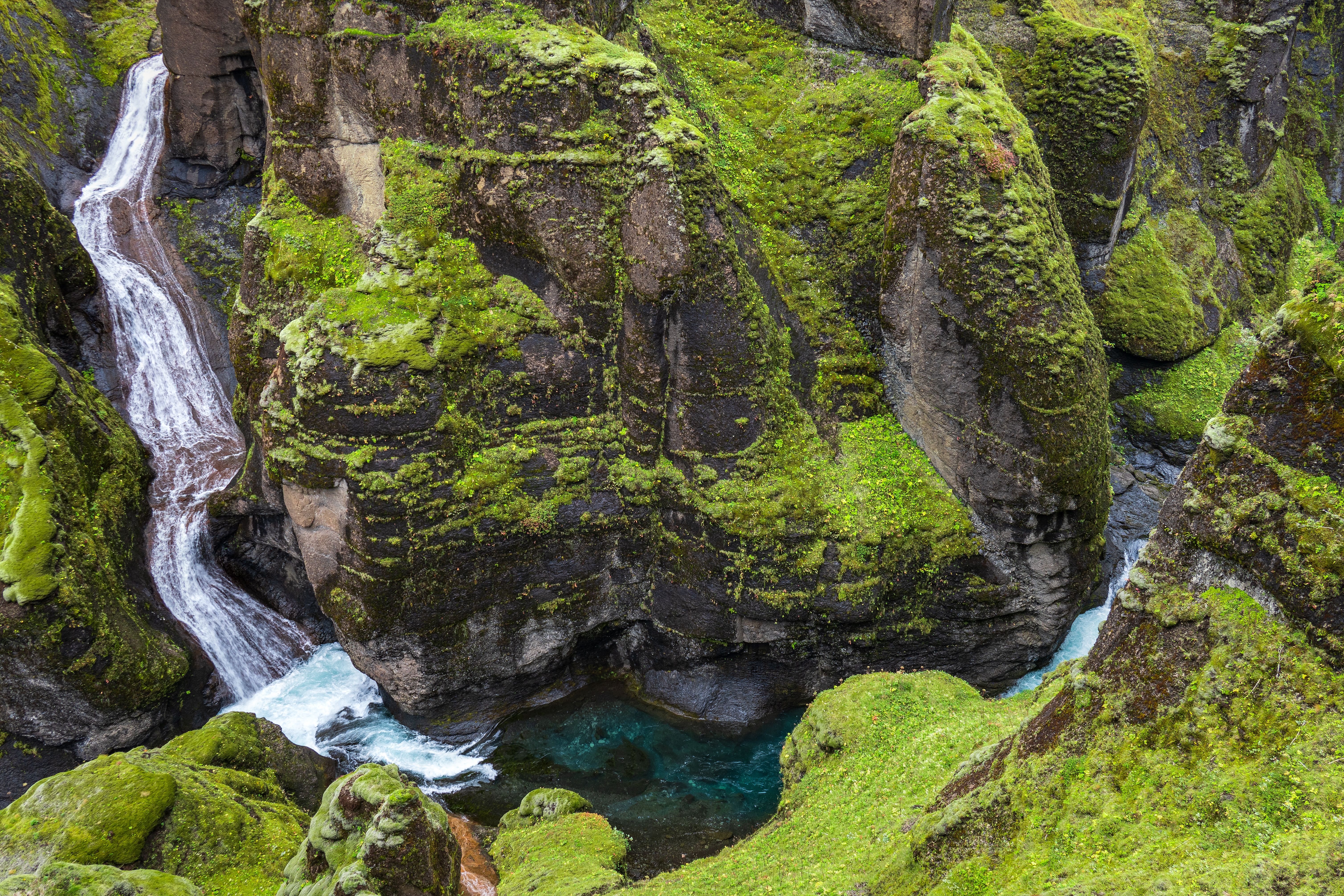 Ultimate Guide To Visit Fjaðrárgljúfur Canyon In 2026