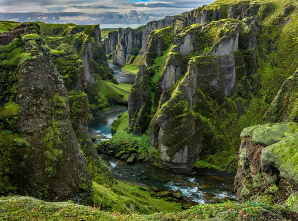 Fjaðrárgljúfur Canyon Guide: A Must-Visit Wonder in South Iceland