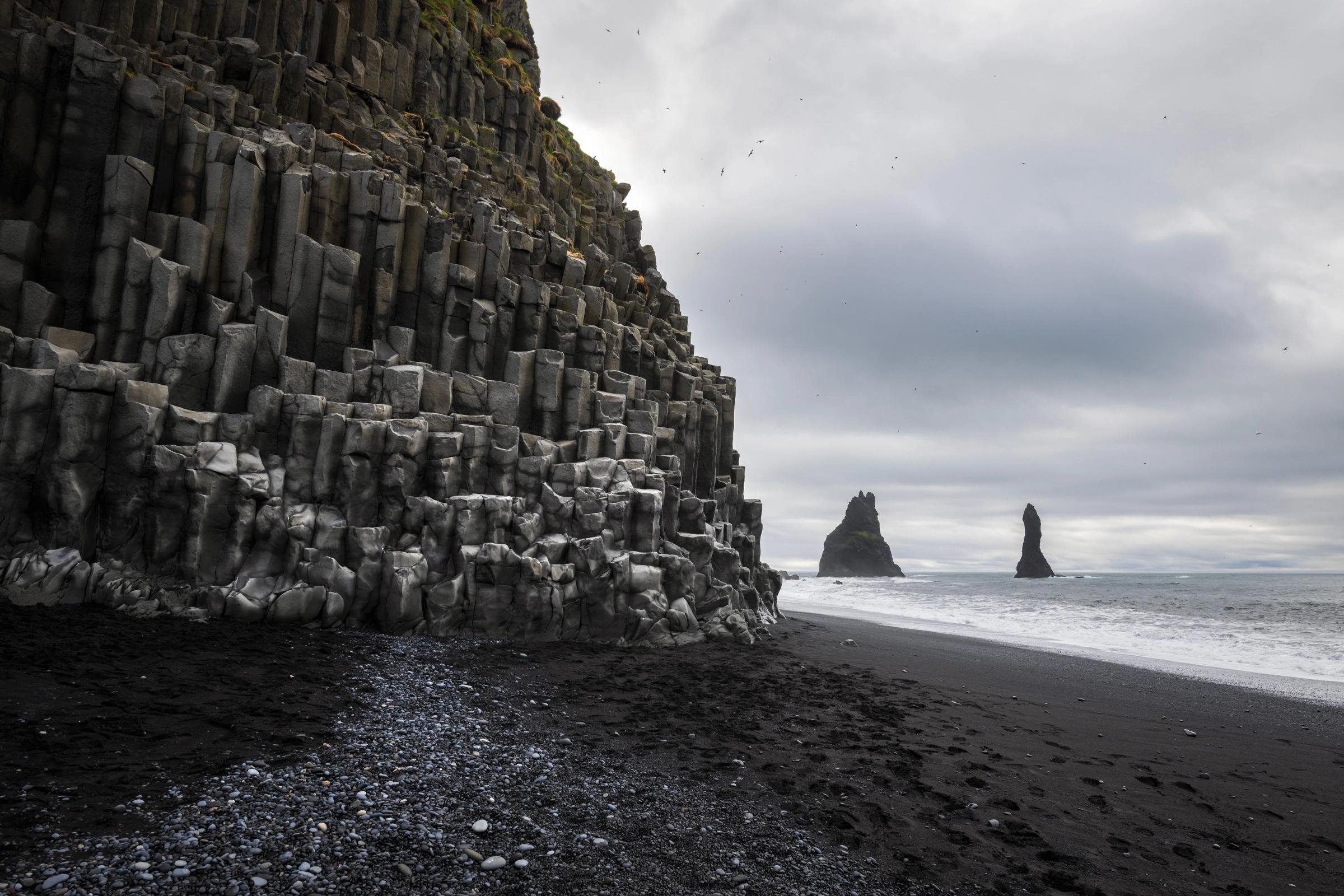 Guide de Reynisfjara: une plage de sable noir unique en son genre