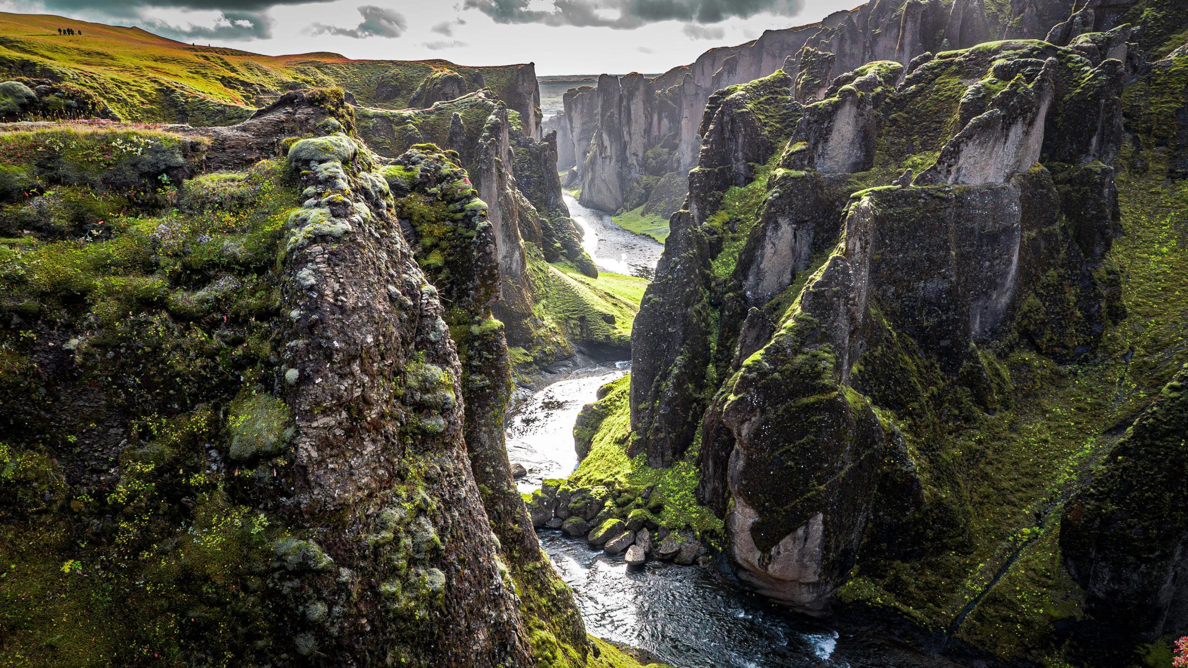 Fjaðrárgljúfur Canyon Guide: A Must-Visit Wonder in South Iceland