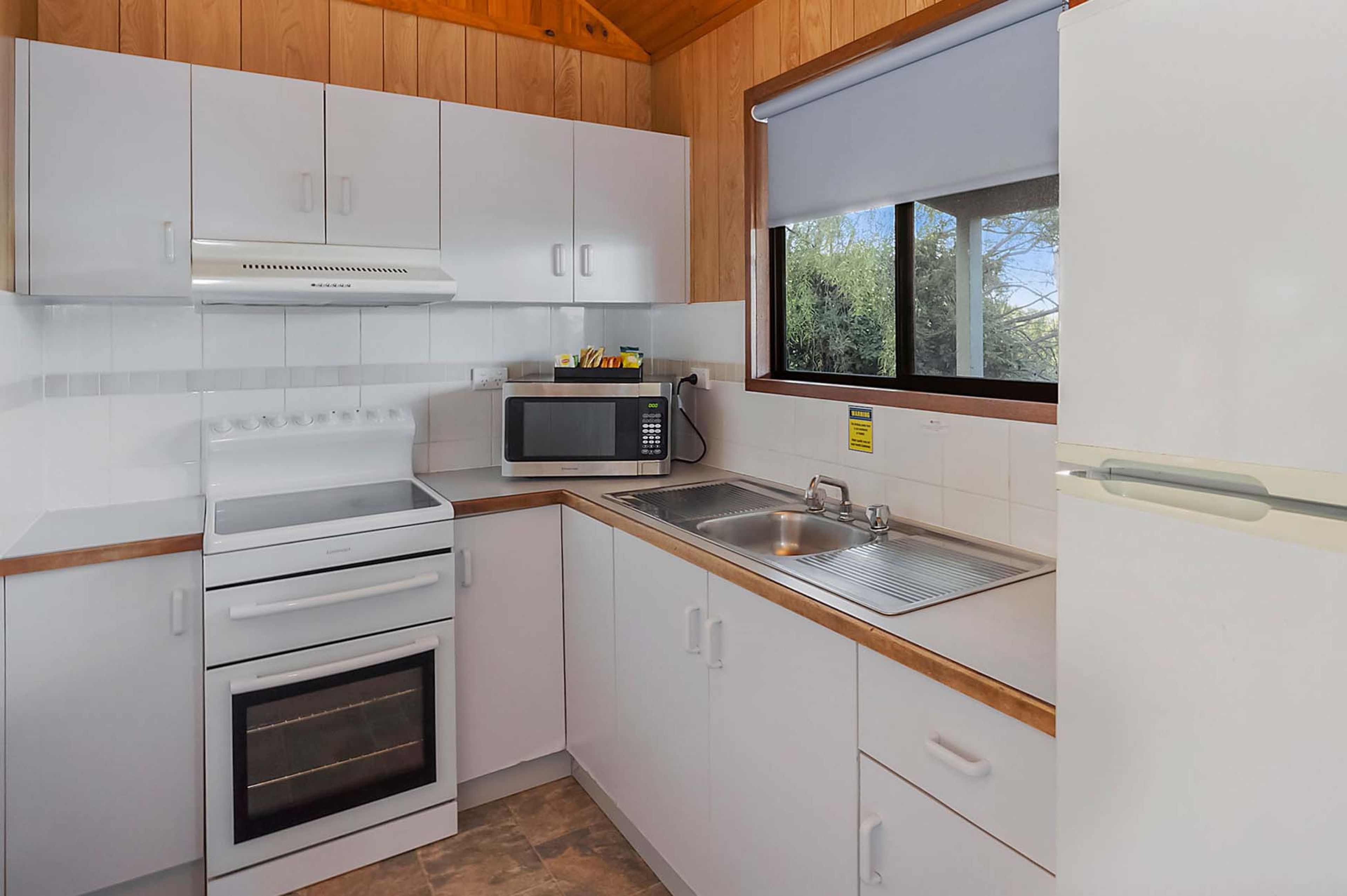 Standard Cabin | Wyangala Waters Holiday Park | Reflections Holiday Park