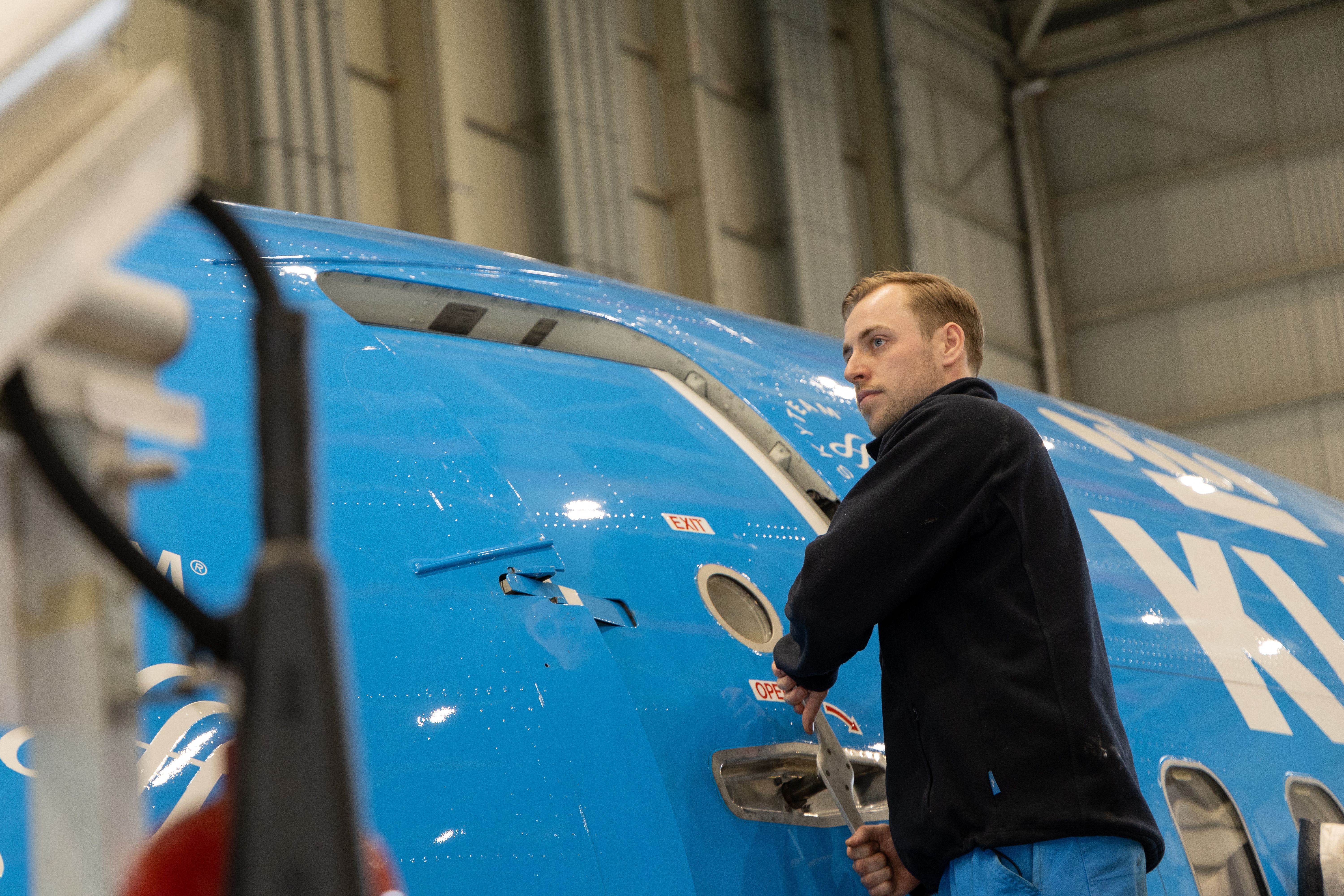 Becoming an aircraft maintenance engineer at KLM: this is what you can expect - KLM Careers
