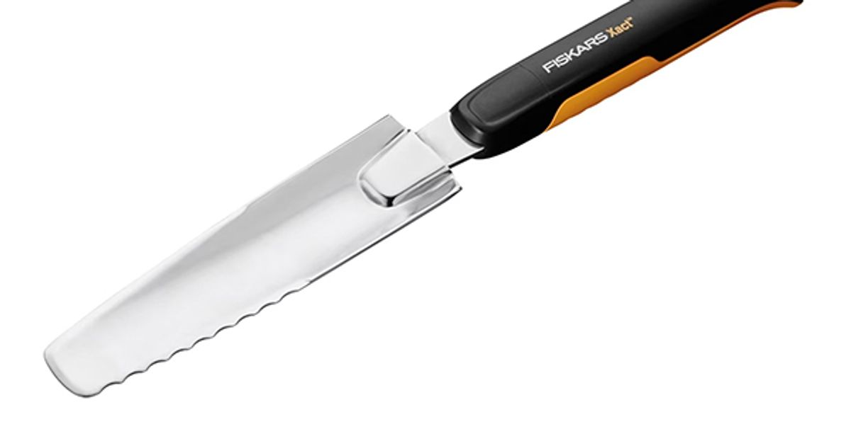 Fiskars Xact Weeder | Sunday Lawn Care