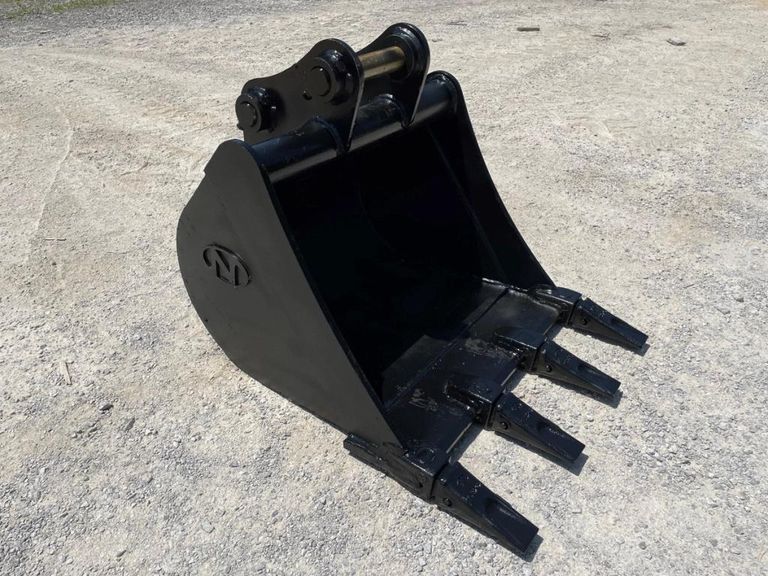 24" EXCAVATOR DIGGING BUCKET 40MM PIN | Newman Tractor