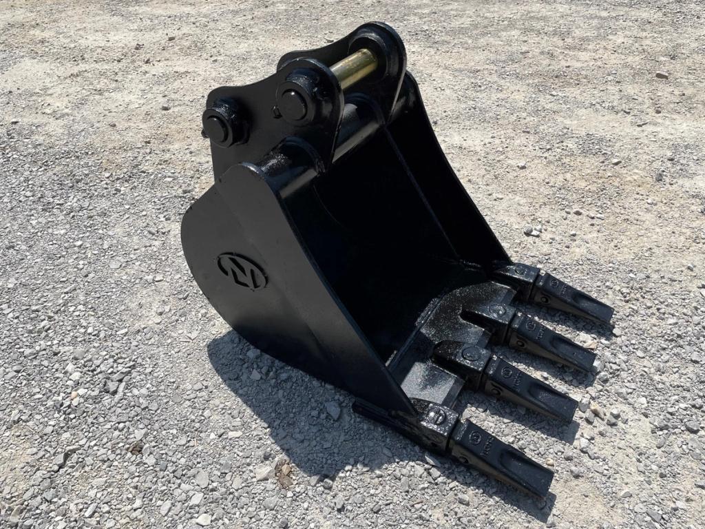 18" EXCAVATOR DIGGING BUCKET 40MM PIN | Newman Tractor