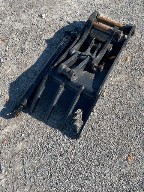 PROGRESSIVE LINK THUMB FOR SY60C (FOR USE WITH QC) | Newman Tractor