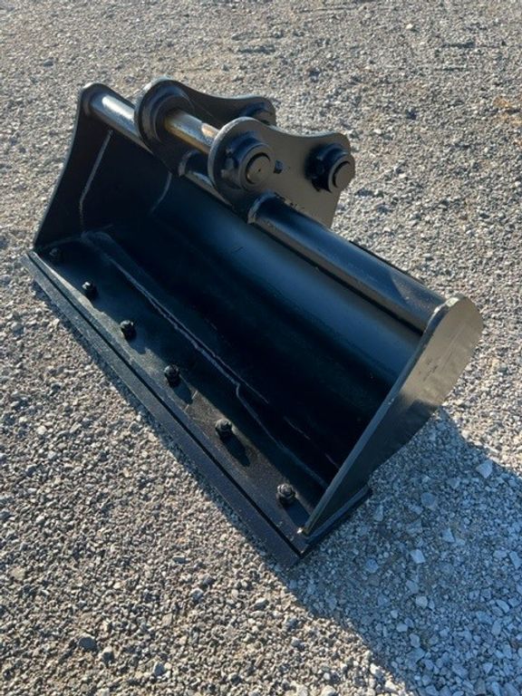 36" EXCAVATOR DITCH CLEANING BUCKET 40MM PIN | Newman Tractor