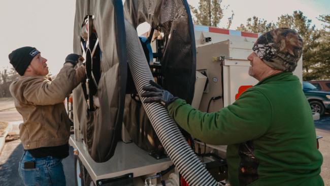 MB50 FINN Material Blower: How to Operate a Mulch Blower for Commercial ...