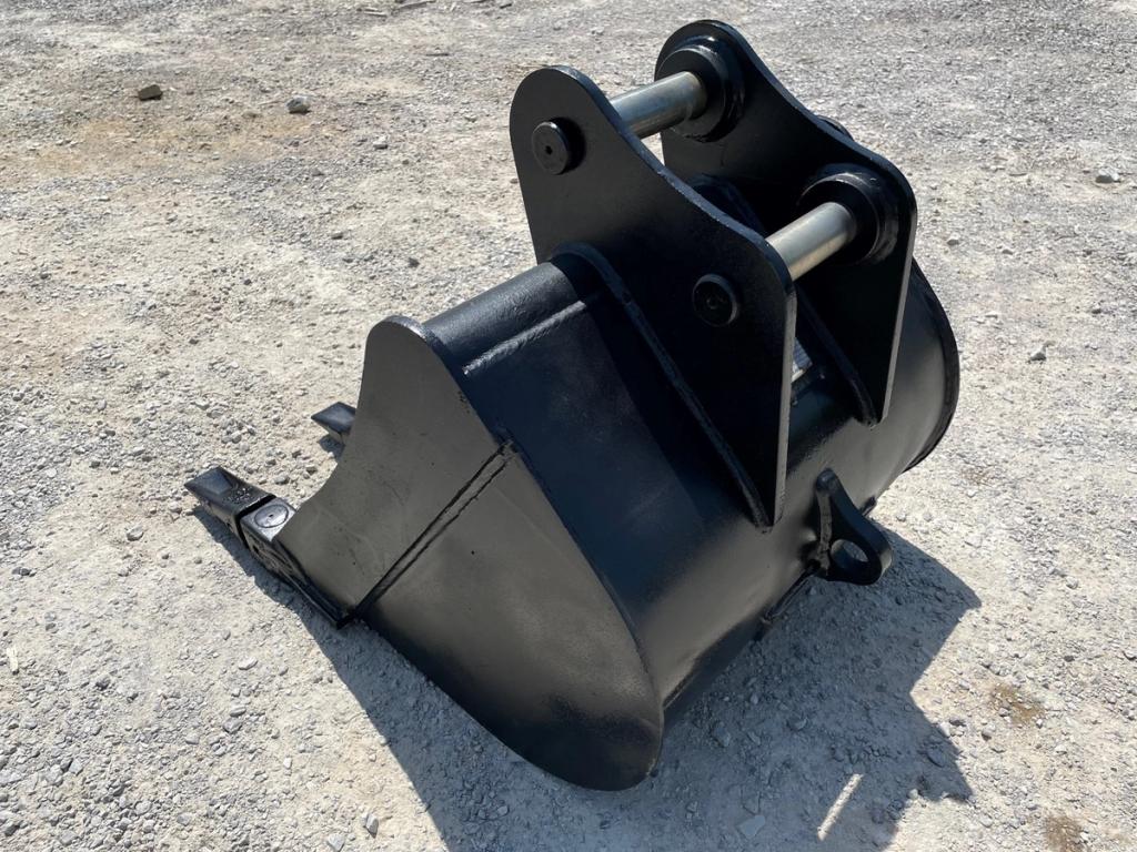 24" EXCAVATOR DIGGING BUCKET 40MM PIN | Newman Tractor