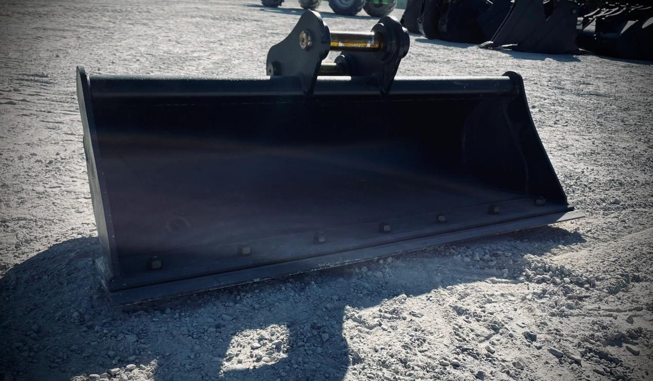 42" EXCAVATOR DITCH CLEANING BUCKET 40MM PIN | Newman Tractor