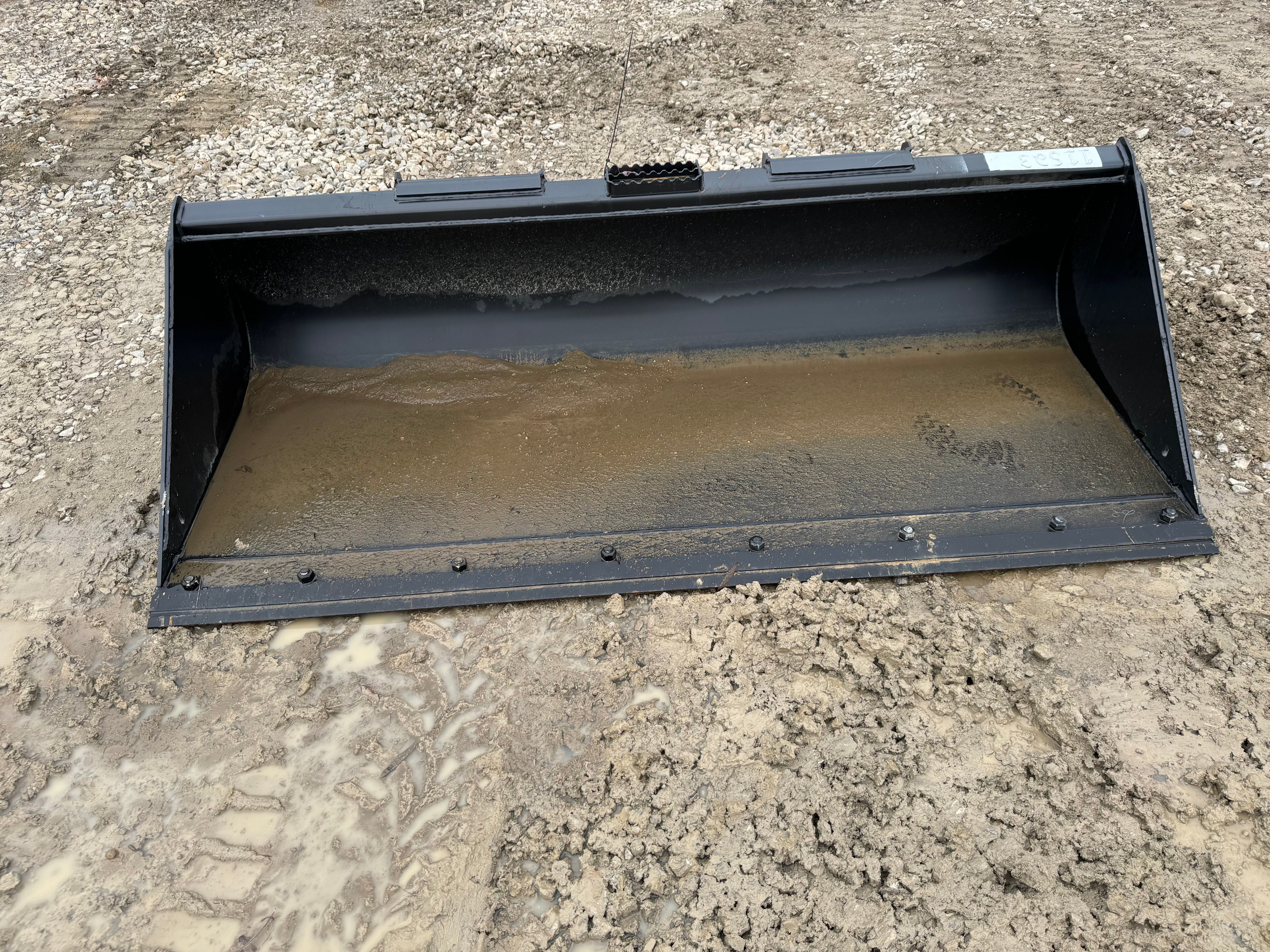 84" BUCKET FOR 333G For Sale | Newman Tractor