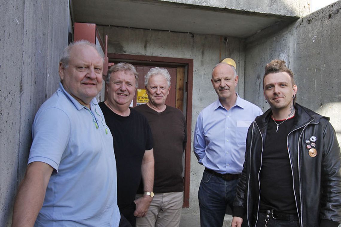 Blir første rockeband i Oseana - Midtsiden