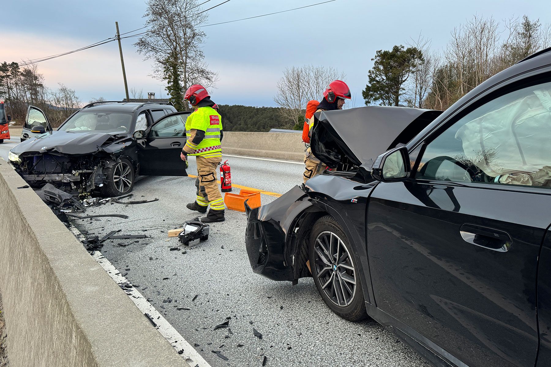 To bilar i autovernet på Halhjem