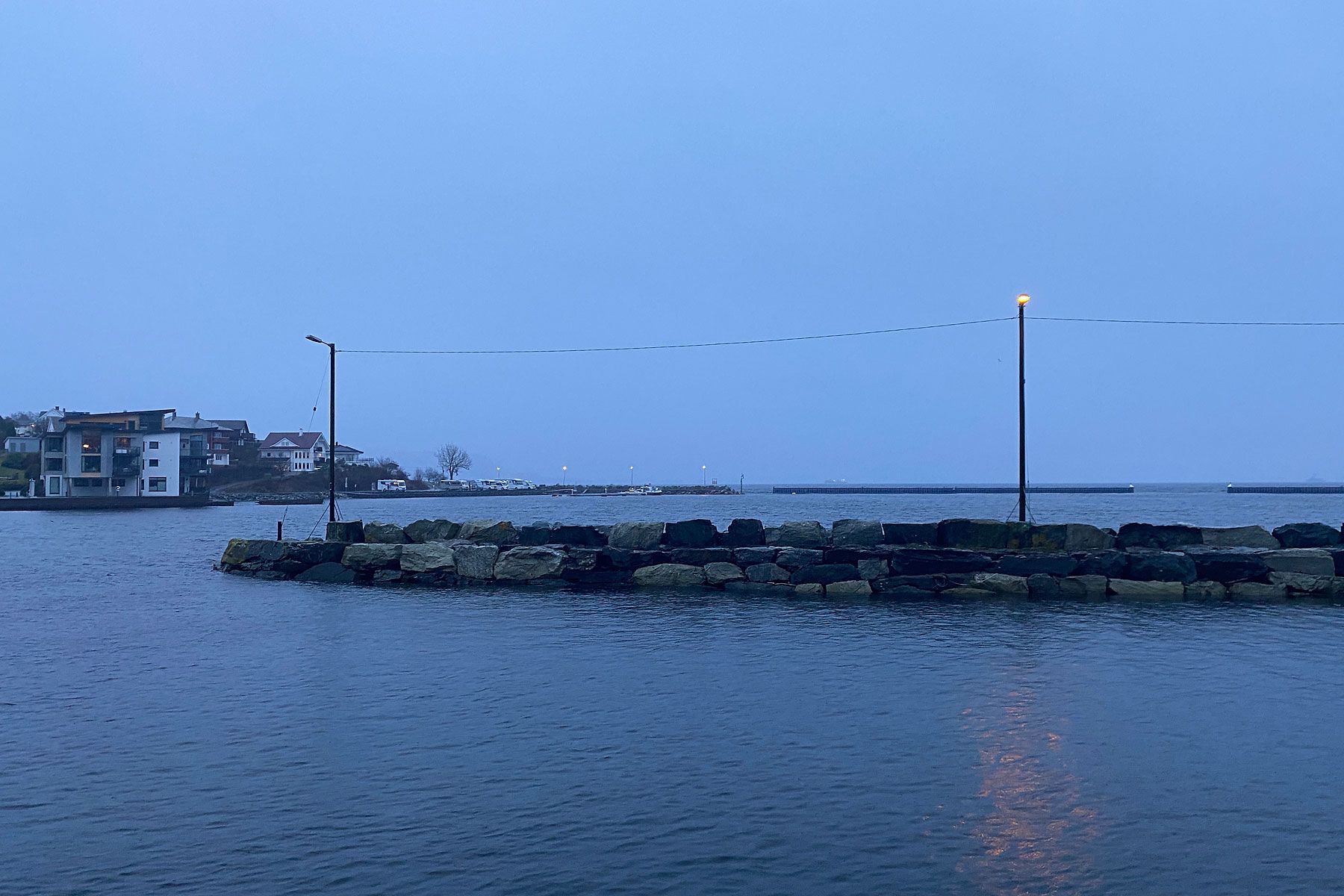 Stille før kuling - Midtsiden