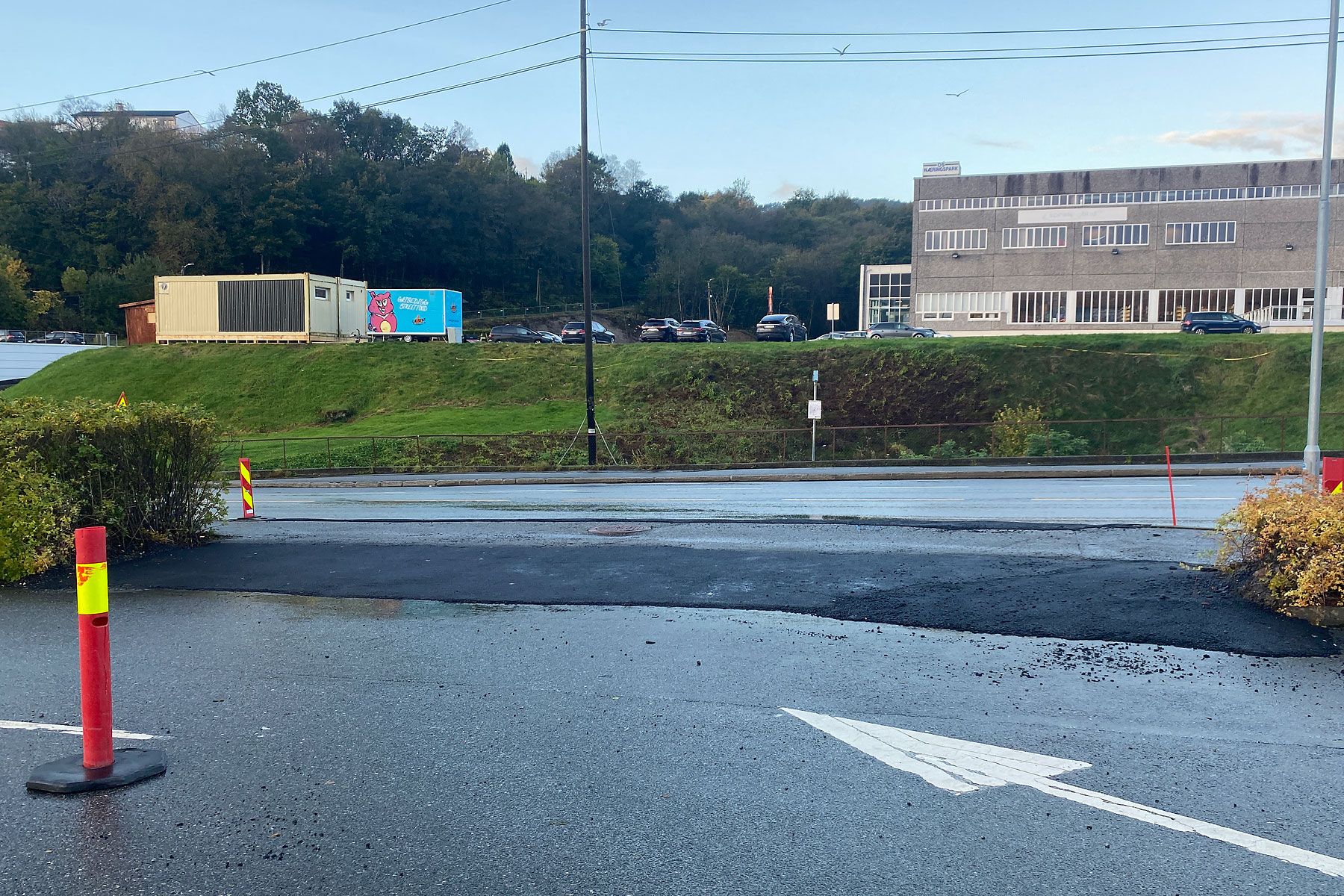 Skal stenga Byvegen - bygger snuplass for buss