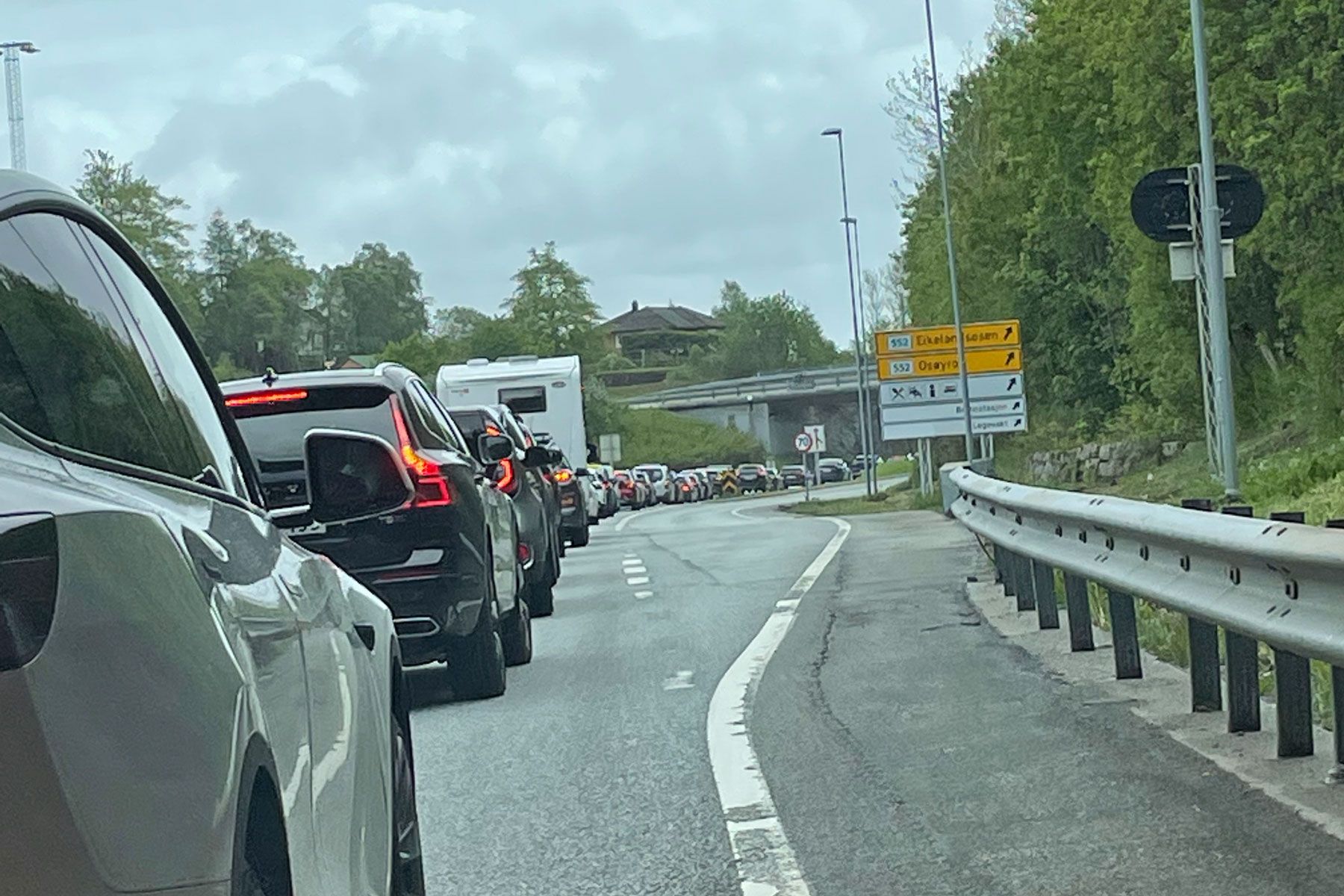 Pinsekøen veks på E39 - fotgjengar er påkøyrd