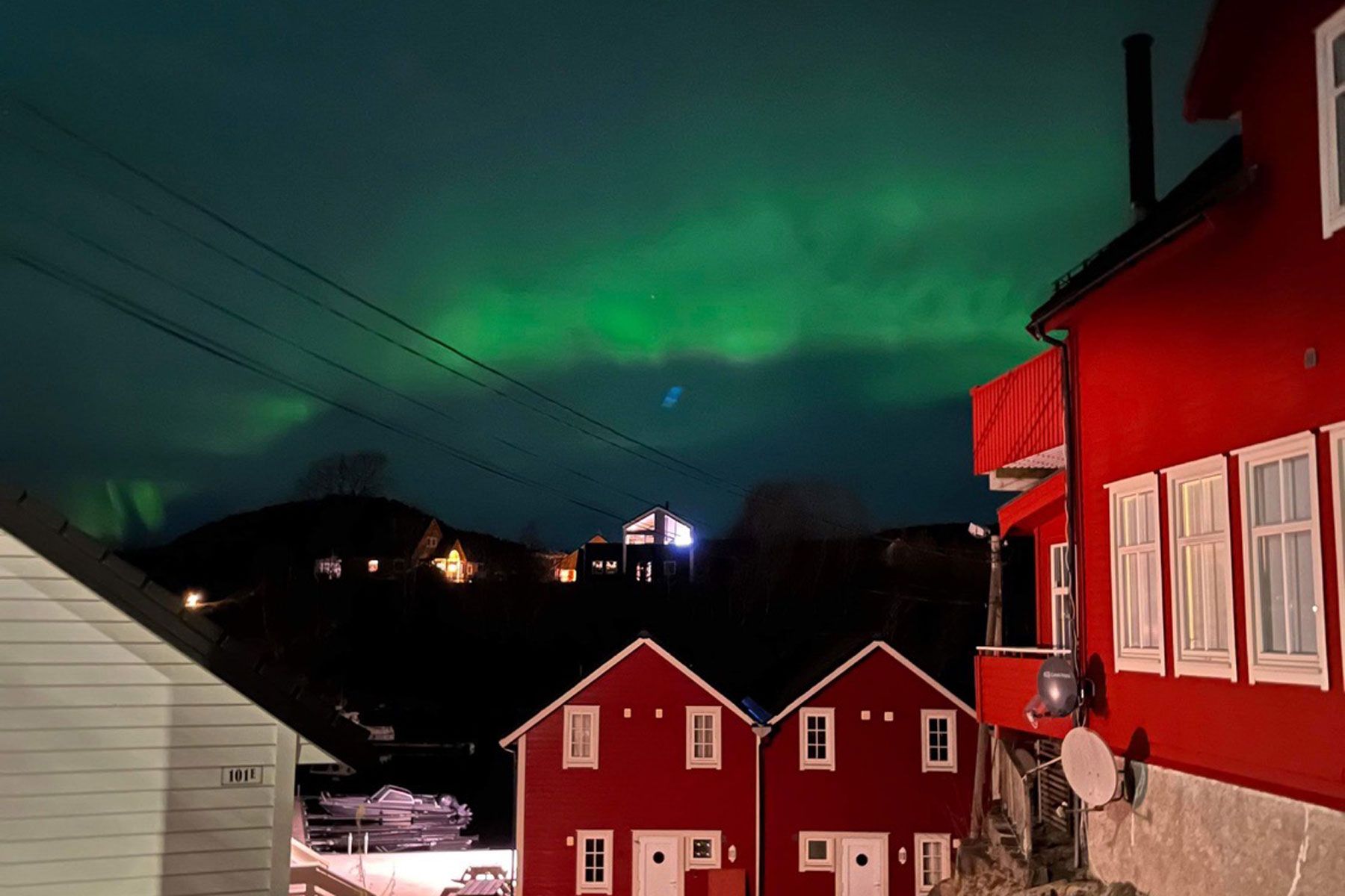 Nordlys over Øyane, Askvik og Halhjem