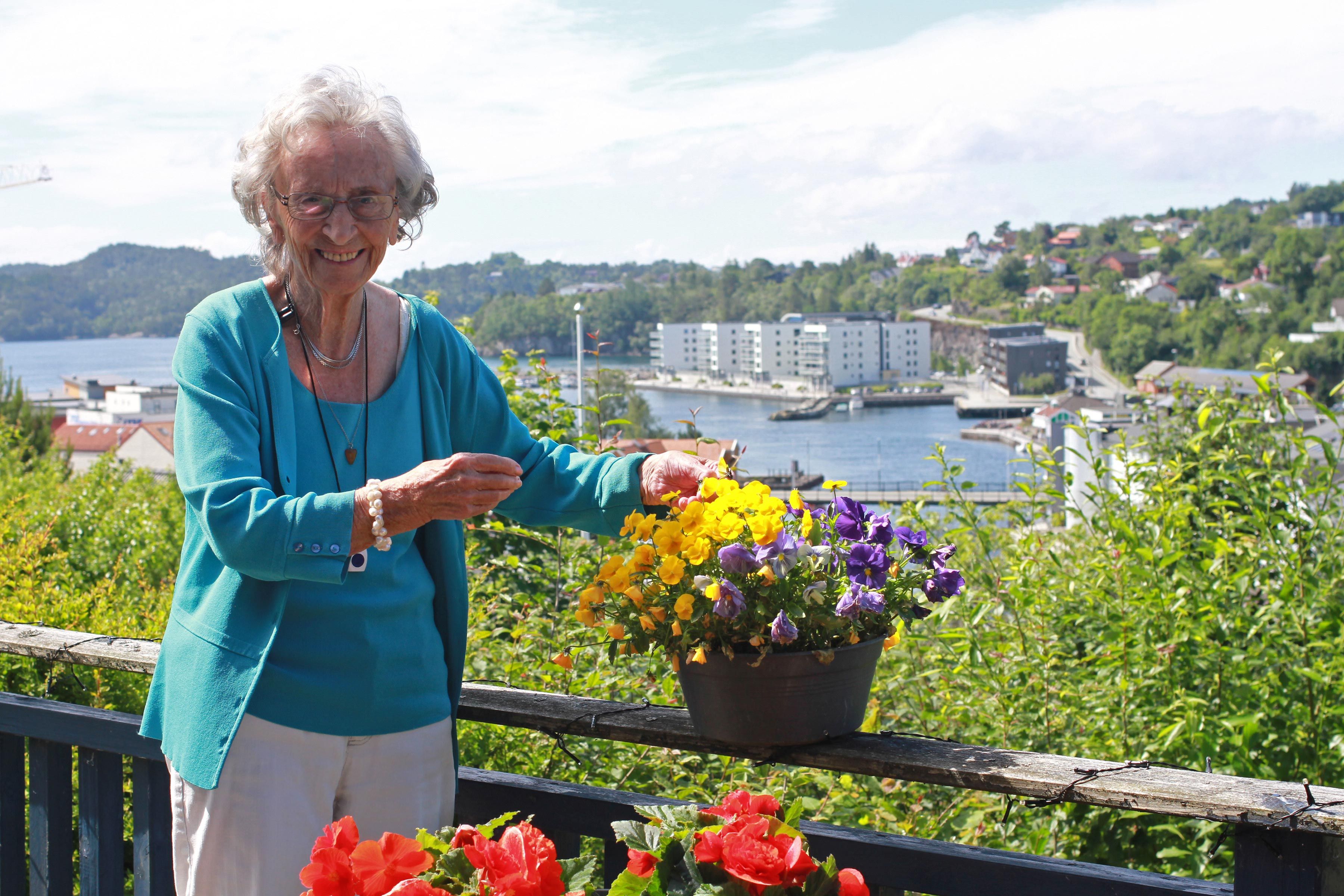 Anna (102) bur heime åleine: – Eg får heldigvis besøk