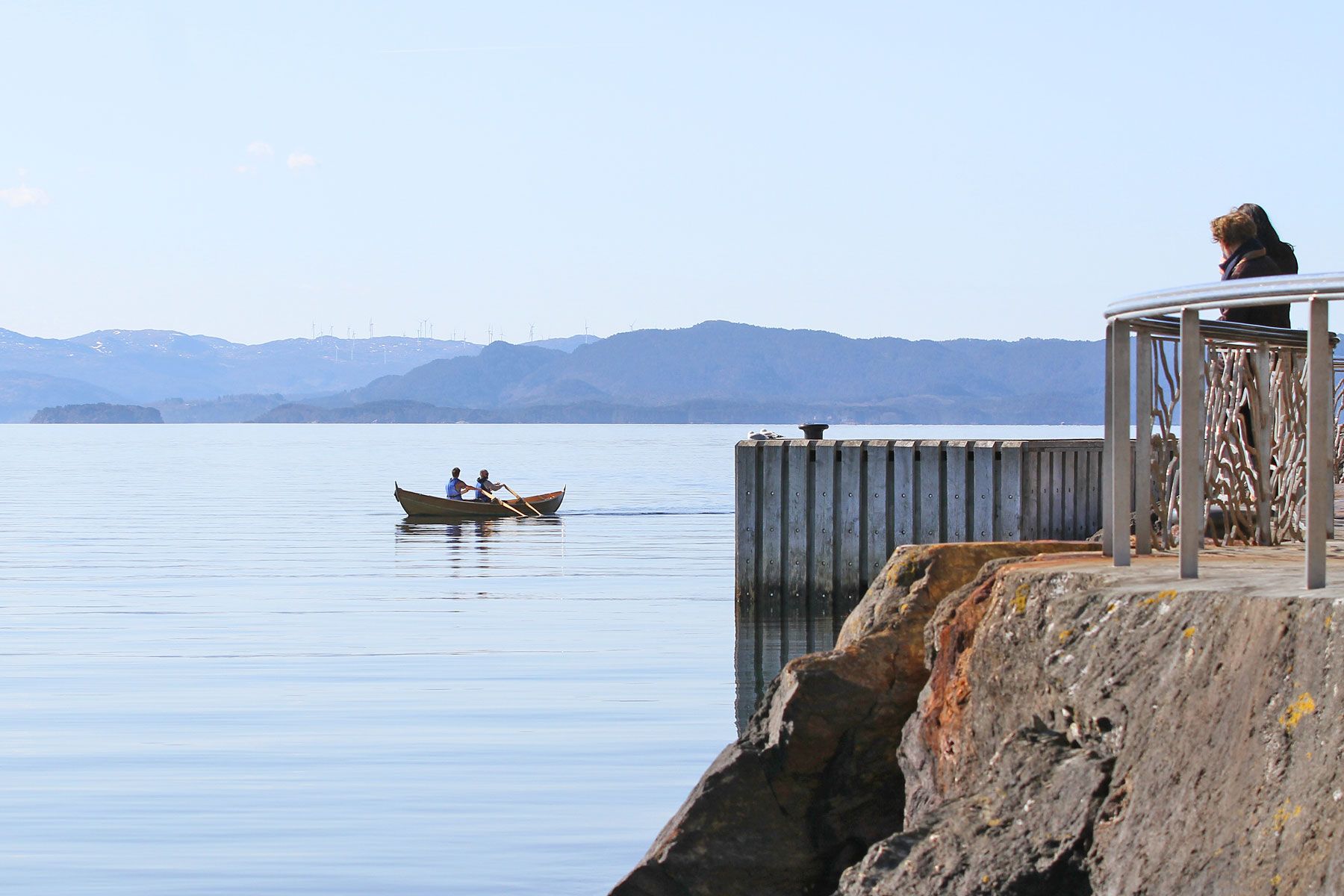 Solstrand bestilte oselvar - her blir den levert