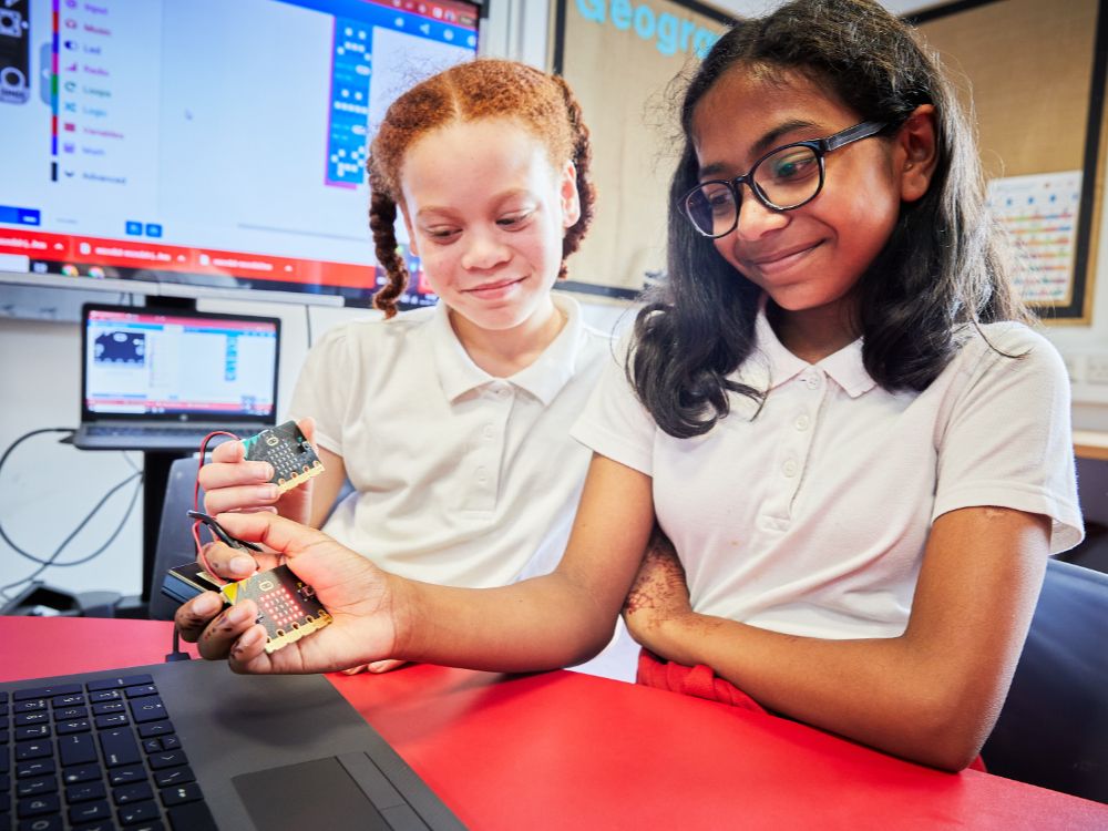 First lessons with MakeCode and the micro:bit | micro:bit