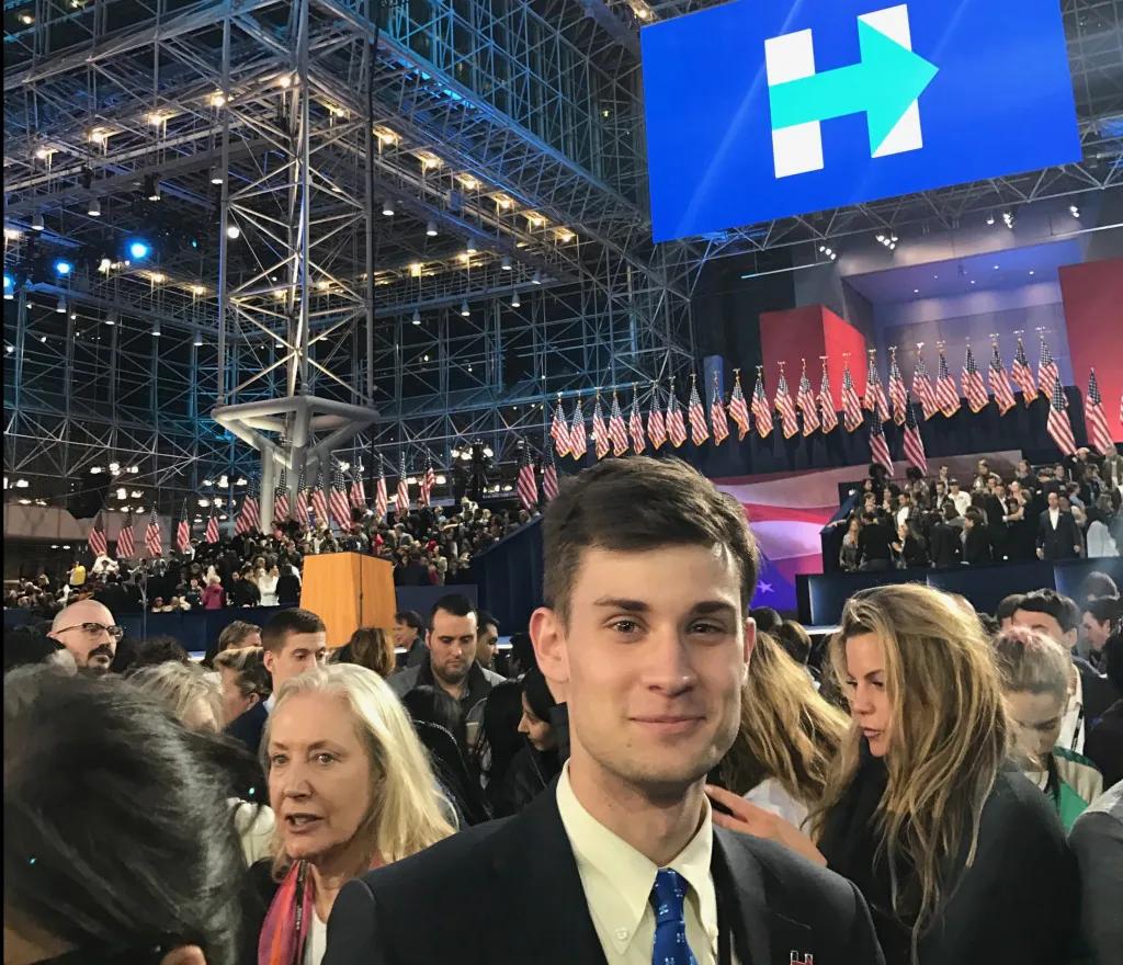 From Clinton’s Motorcade to Trump’s 2024 Vote | Visegrad24