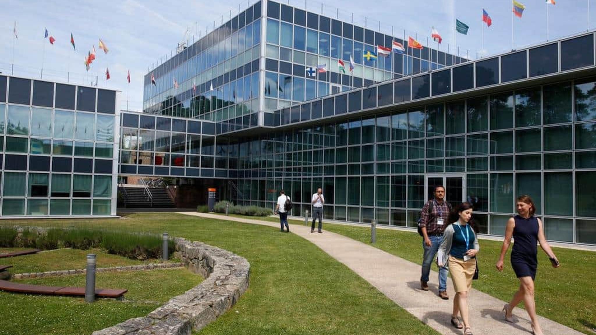 The 25 MBA Programs That Don't Require GMAT (or GRE) | Leland | Leland