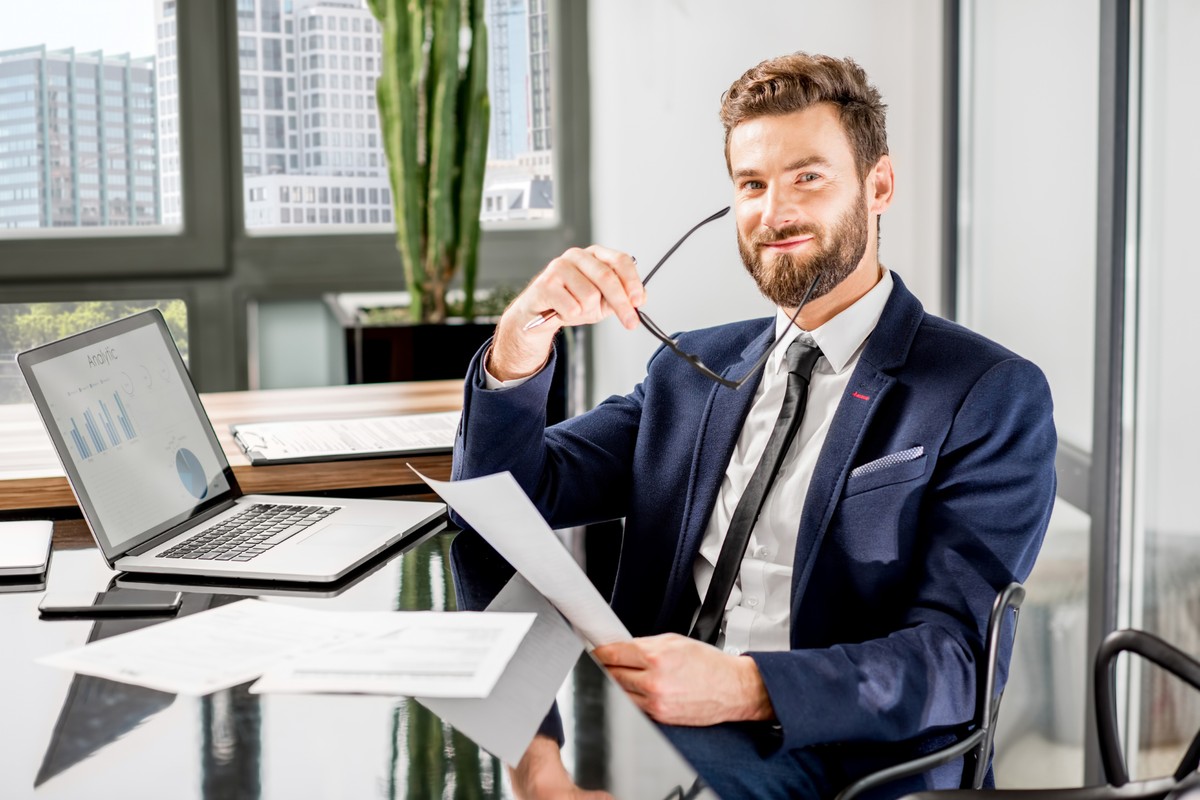 A Day in the Life of an Investment Banker: Role, Hours ...