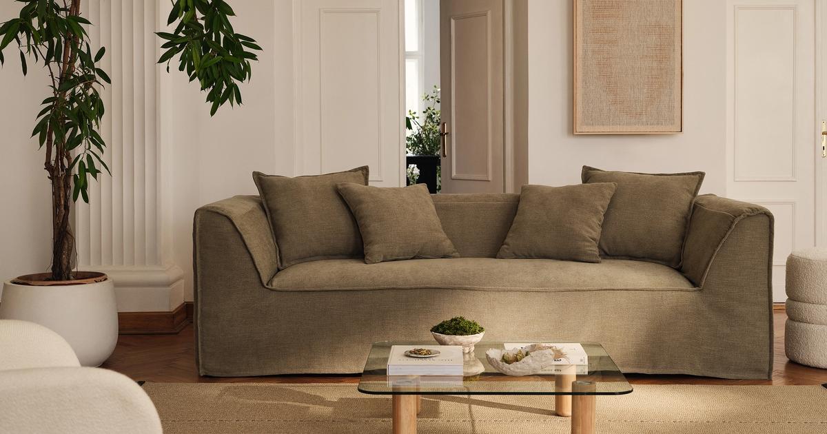 Sofa for Small Spaces: Expert Tips to Maximize Your Living Room | Micadoni