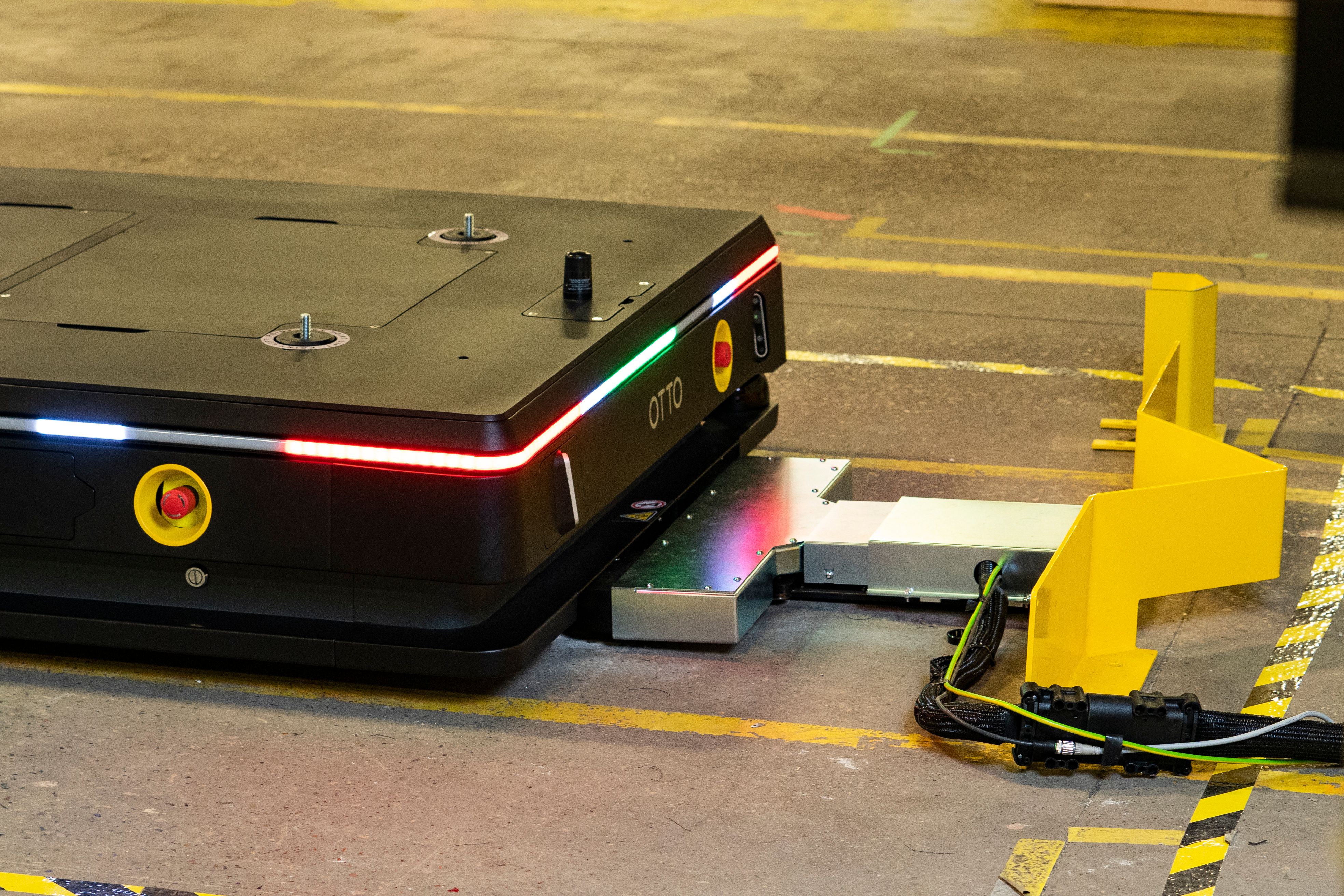 AMA: How do OTTO AMRs charge? | OTTO by Rockwell Automation