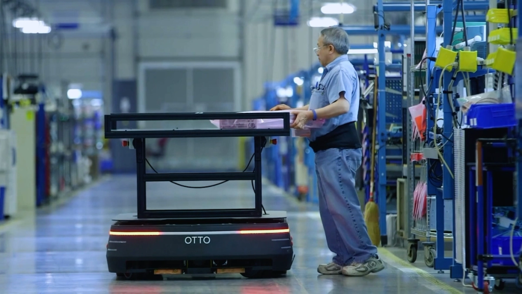 How leading manufacturers leverage sophisticated AMR software | OTTO by ...