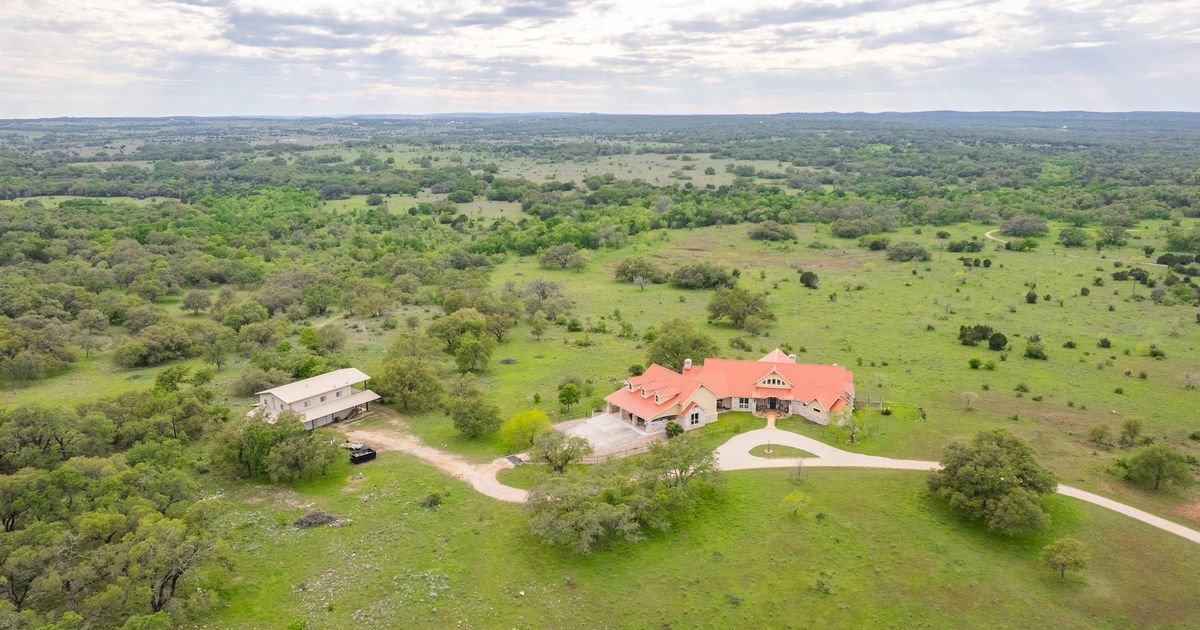 Western Exposure Ranch - Gorgeous Custom Home on 35 Acres! | West Pole ...