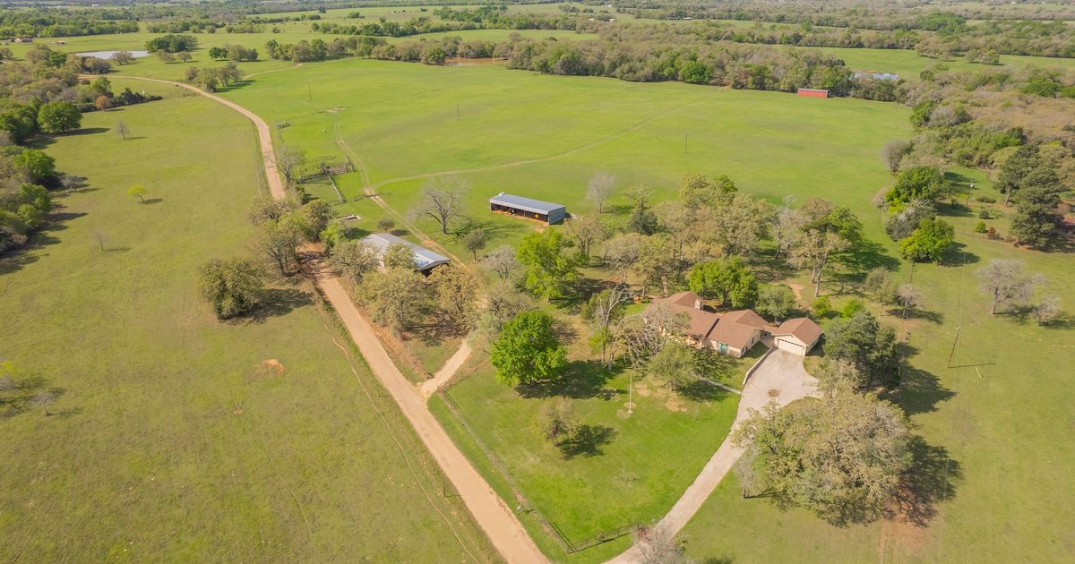 Big C Ranch - Gorgeous Lexington Texas Ranch with Home! | West Pole ...