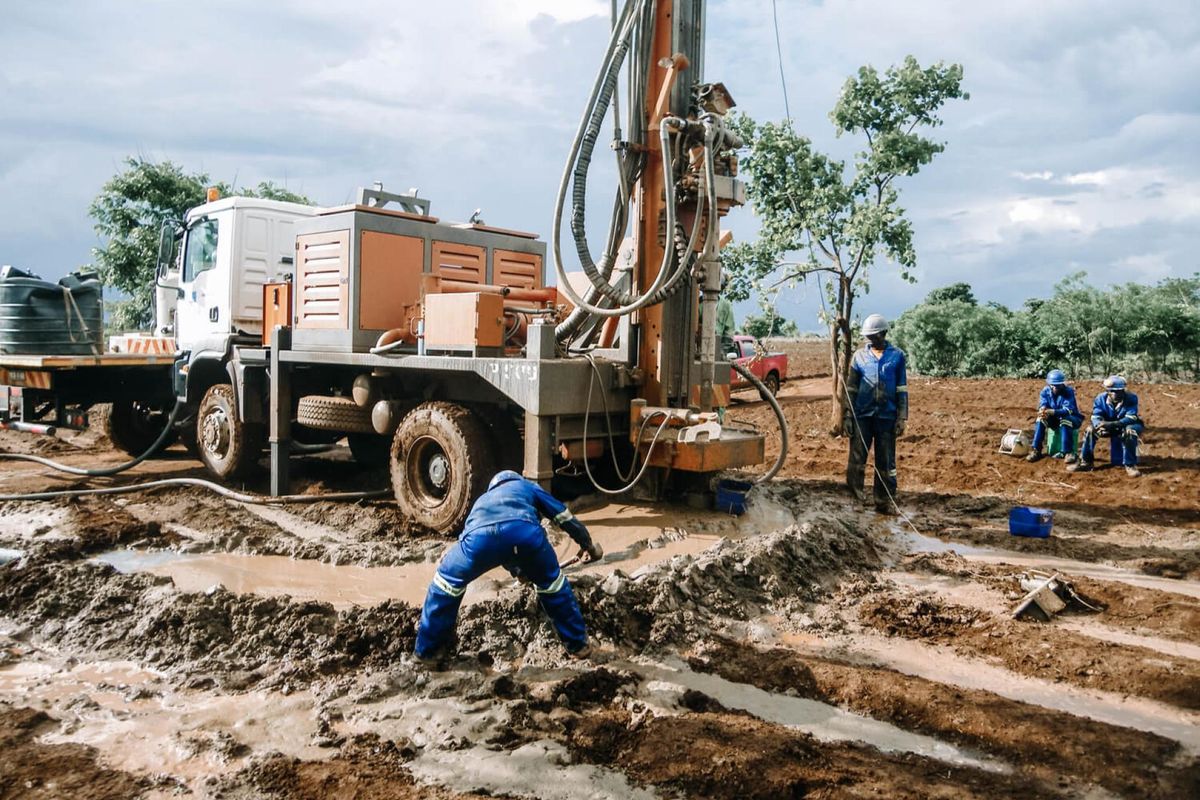 Drilling of dewatering boreholes for mine pit dewatering