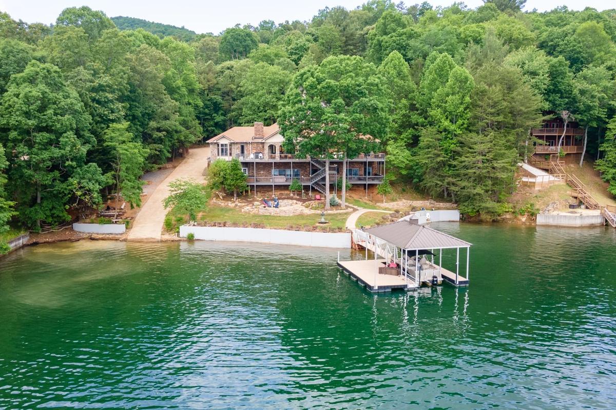 Blue Ridge Lakeside Chateau | Blue Ridge Vacation Rental | The 100 ...