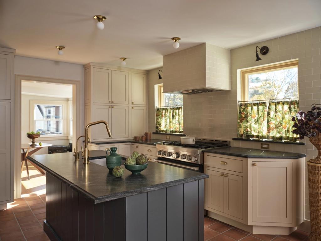 Dunstan Tap and Table - Tyler Karu Design and Interiors