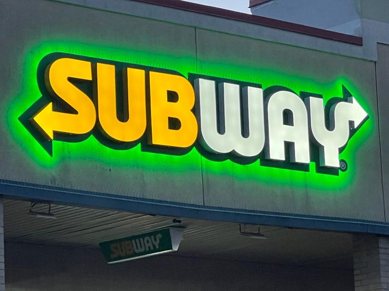 How to Choose the Right Signage for Your Business Location?