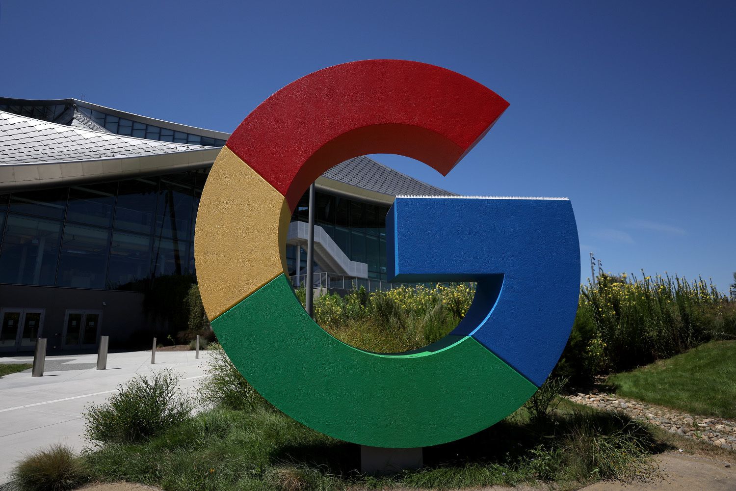 Google, DOJ wrap arguments in landmark antitrust trial—for now