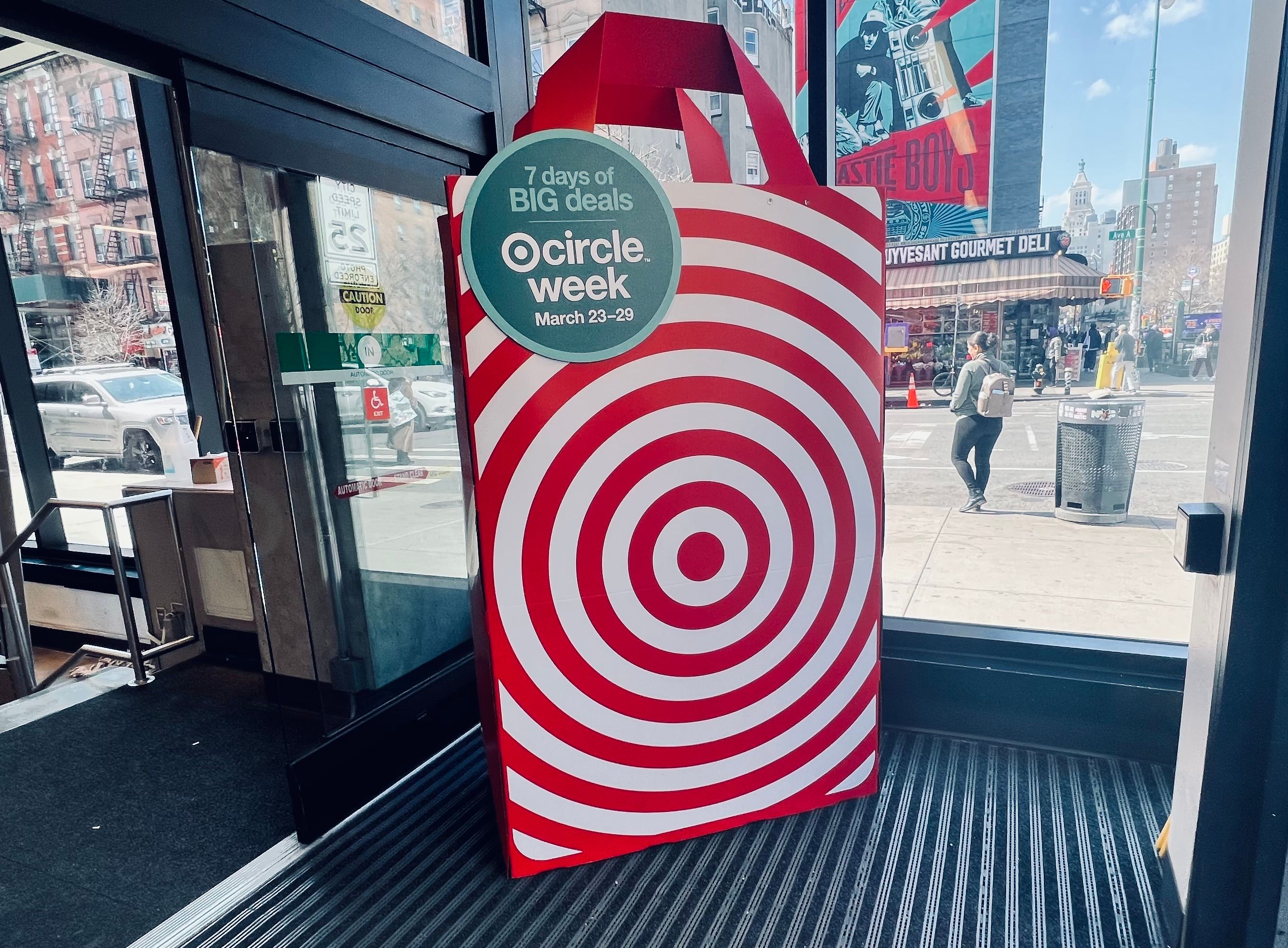 Target foot traffic falls for ninth consecutive week