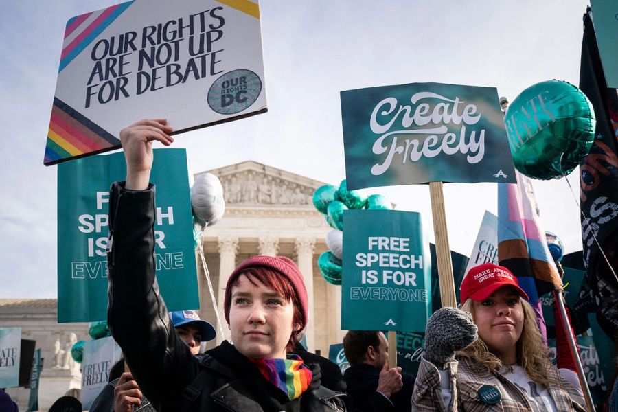 Scotus Hears Arguments In Same Sex Discrimination Case
