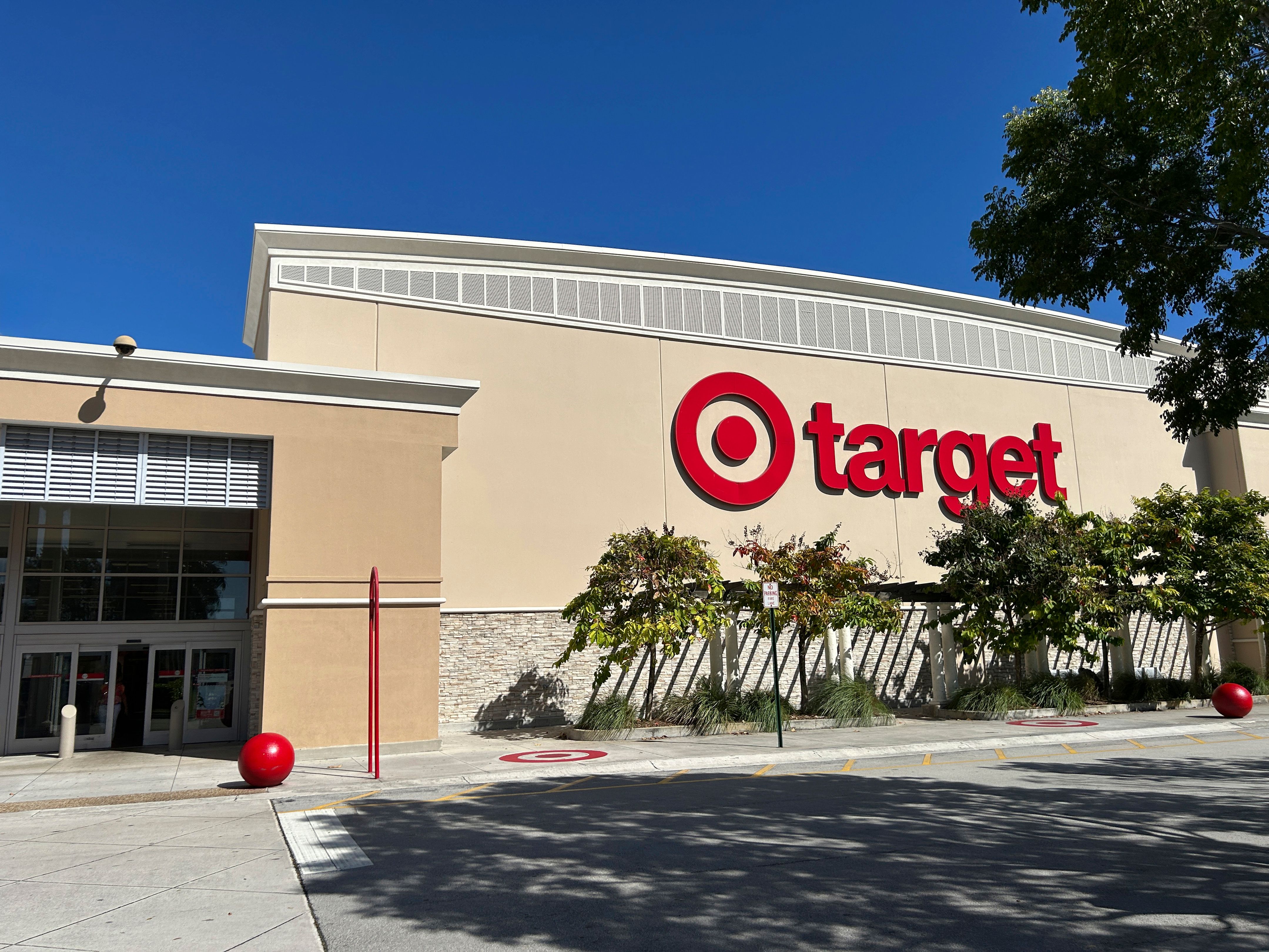 Target foot traffic falls for seventh consecutive week