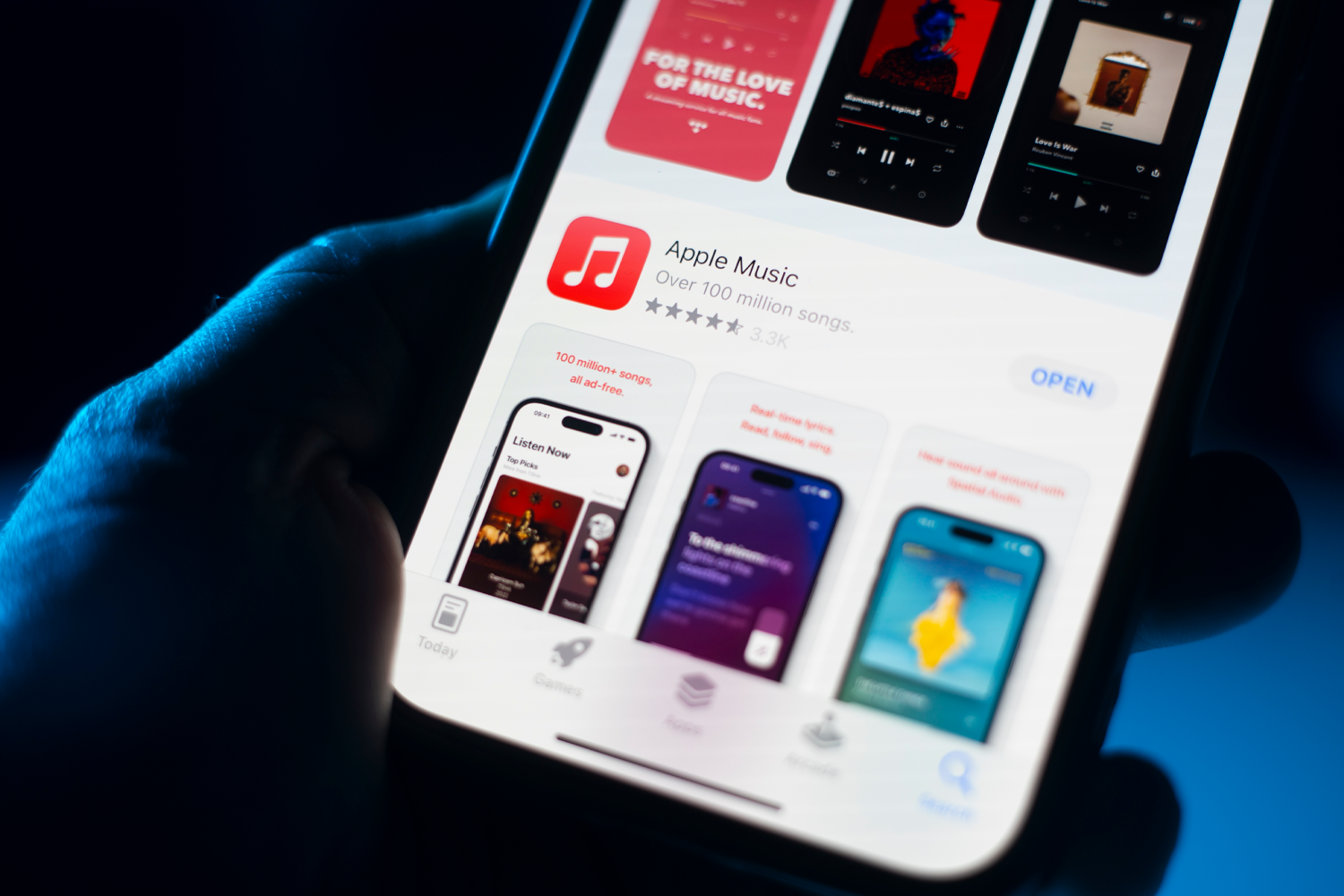 Apple fined $2b over music streaming competition
