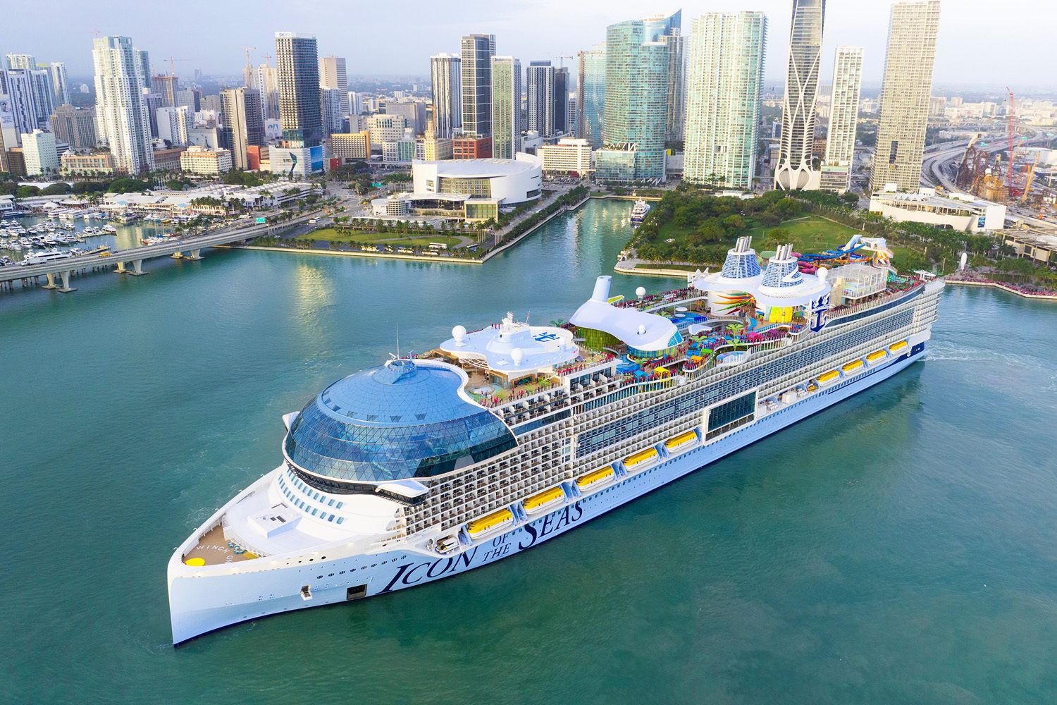 Royal Caribbean Icon of the Seas cruise ship takes first trip