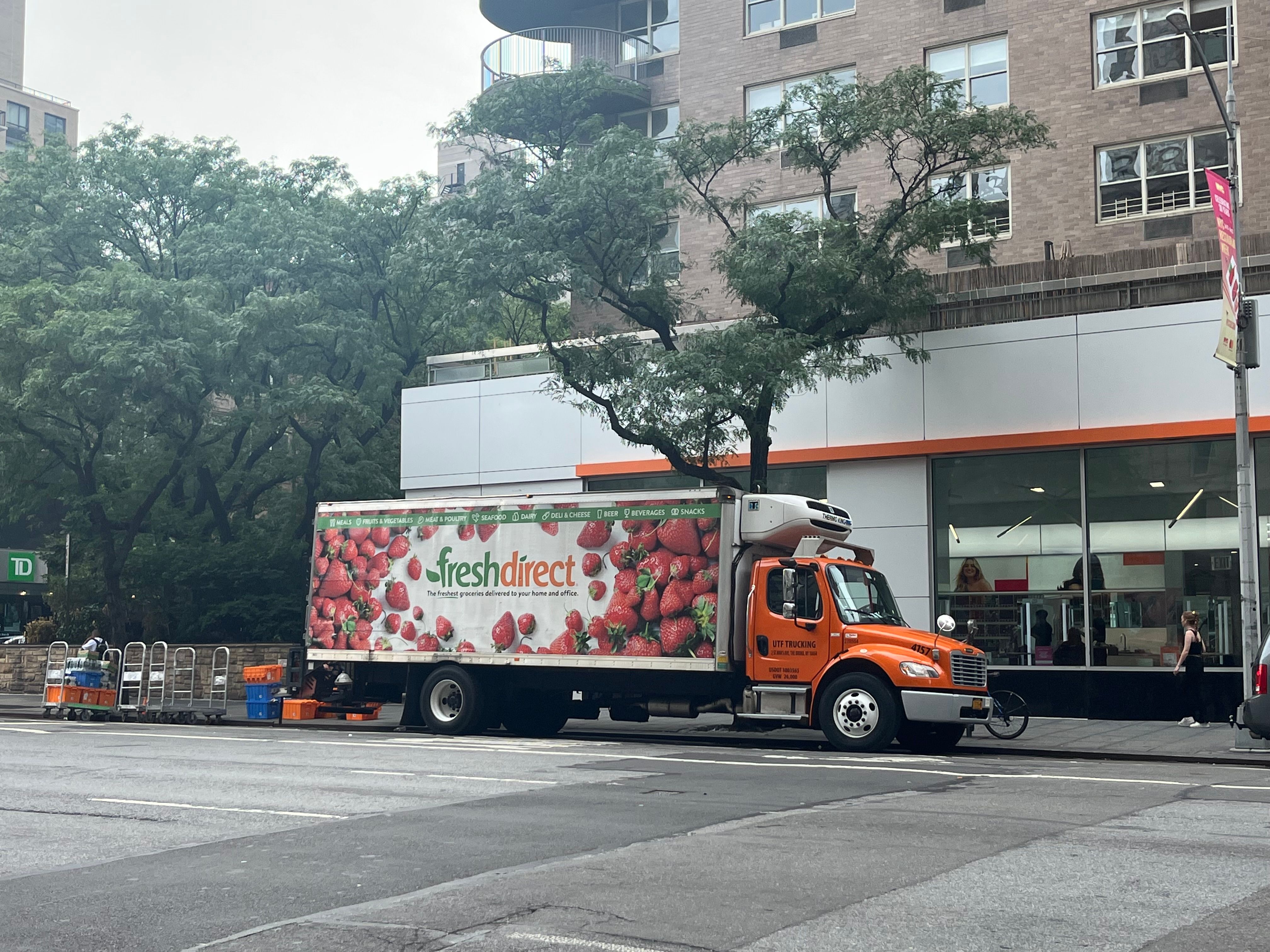 FreshDirect trucks triple-park in Manhattan street to reportedly create ...