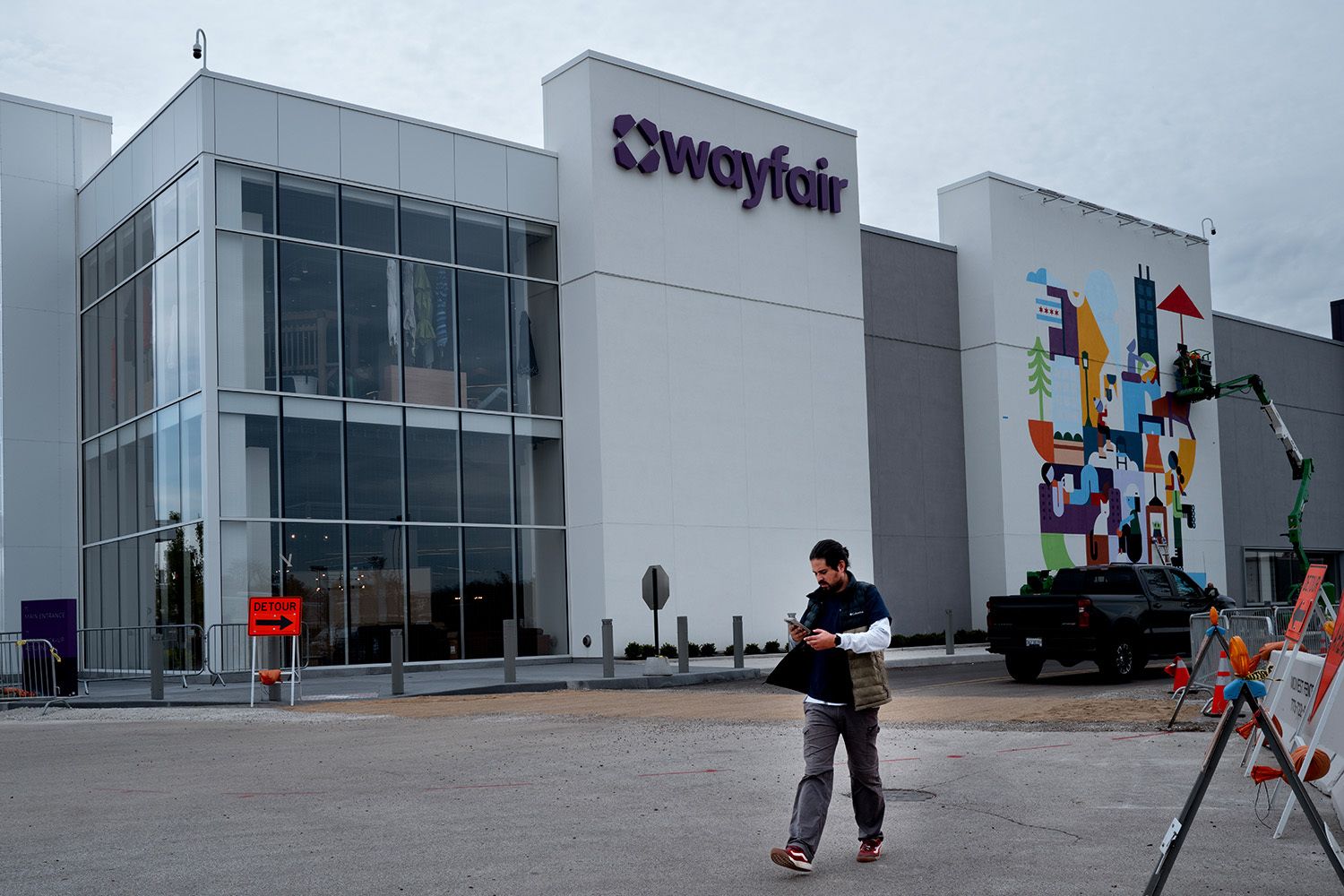 Wayfair will open first large-format store in Chicago suburb